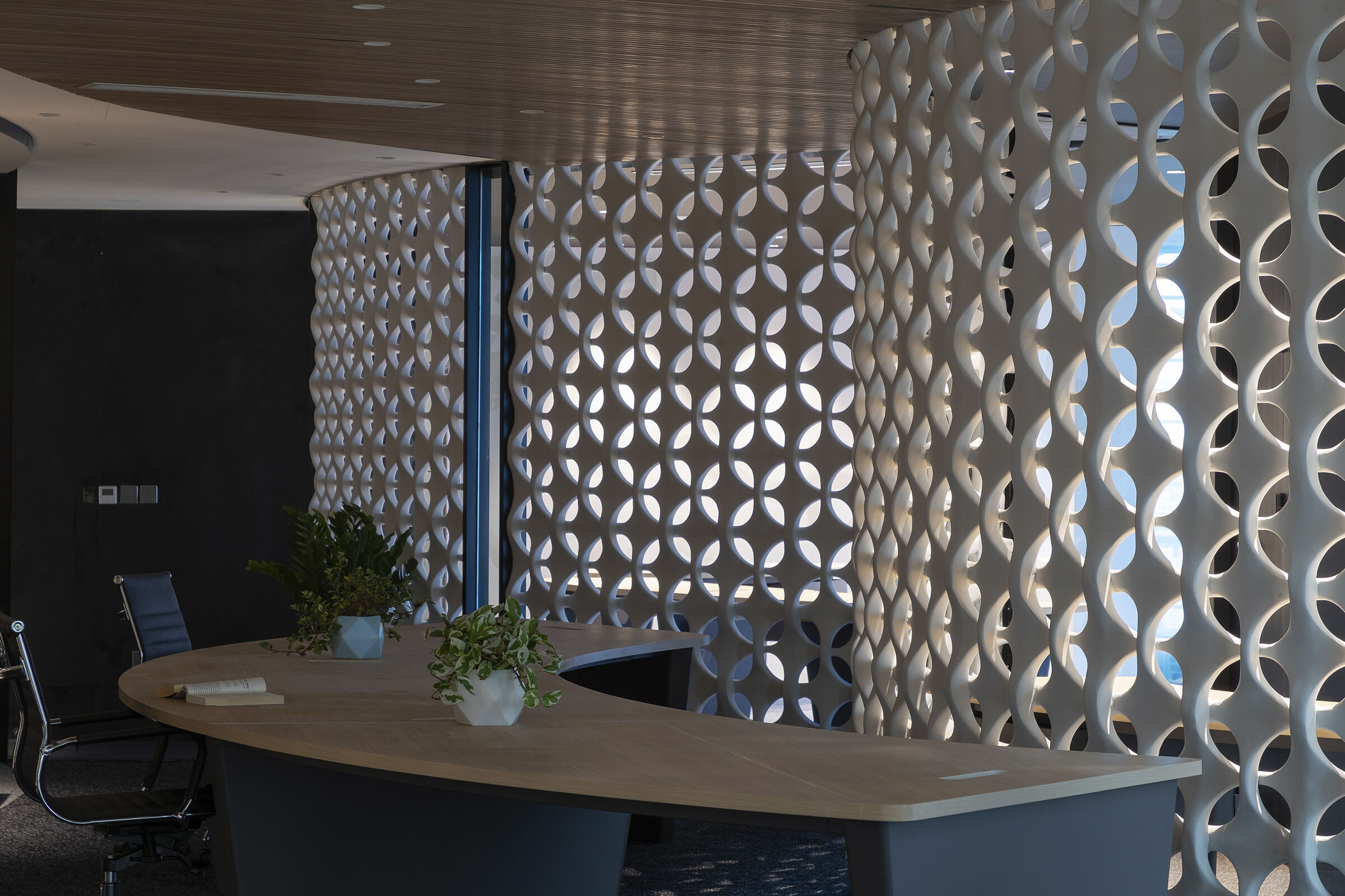 Gallery of Woven screen office | Takashi Niwa Architects | Media - 18