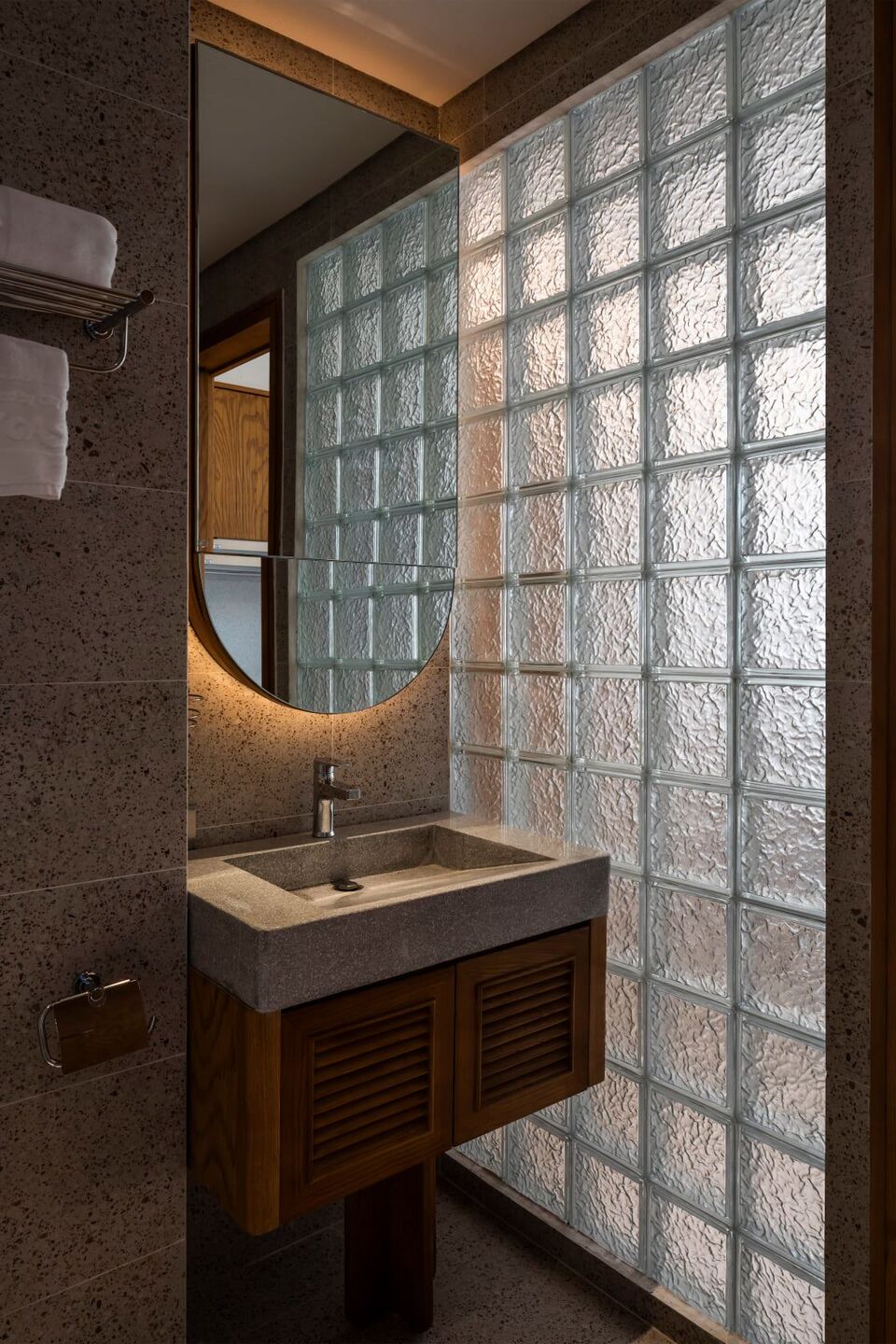 Gallery of City Oasis Apartment | kobi lighting studio | Media - 28