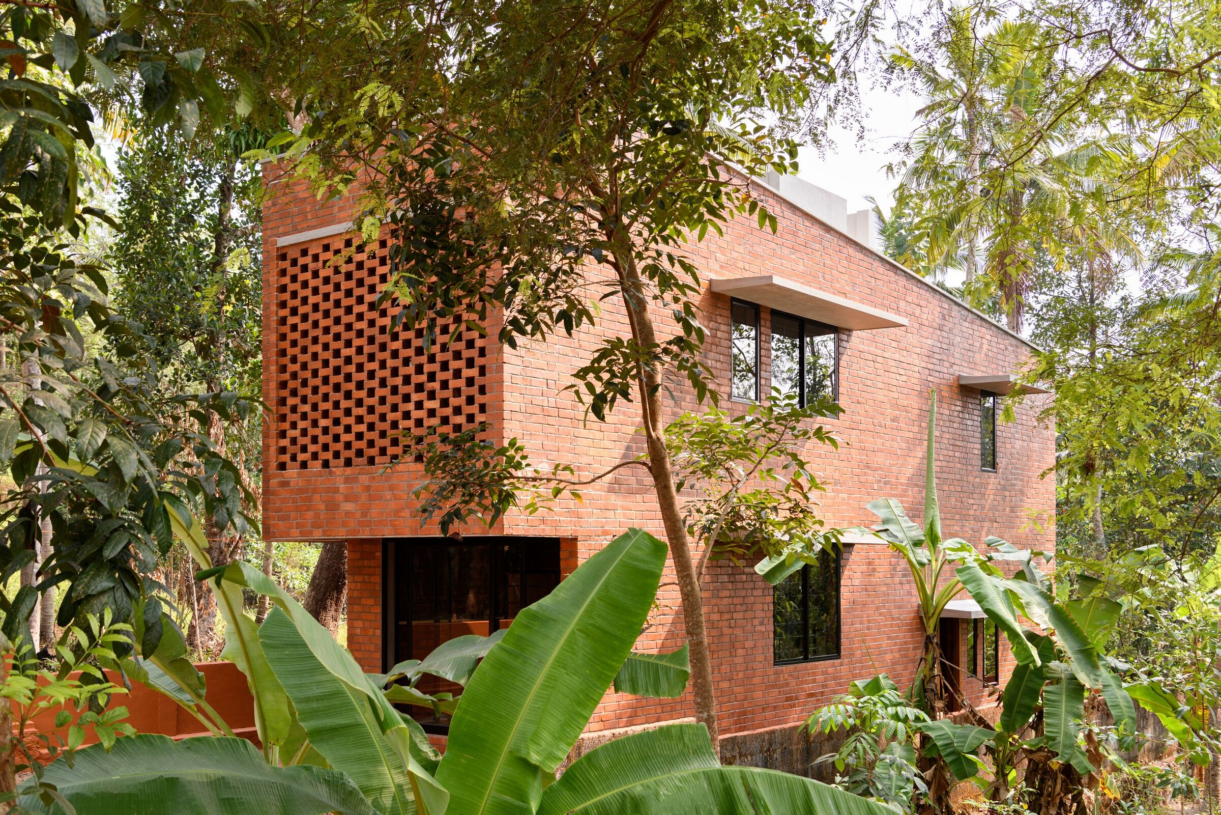 Gallery of Narrow Brick House | Srijit Srinivas - ARCHITECTS | Media - 1