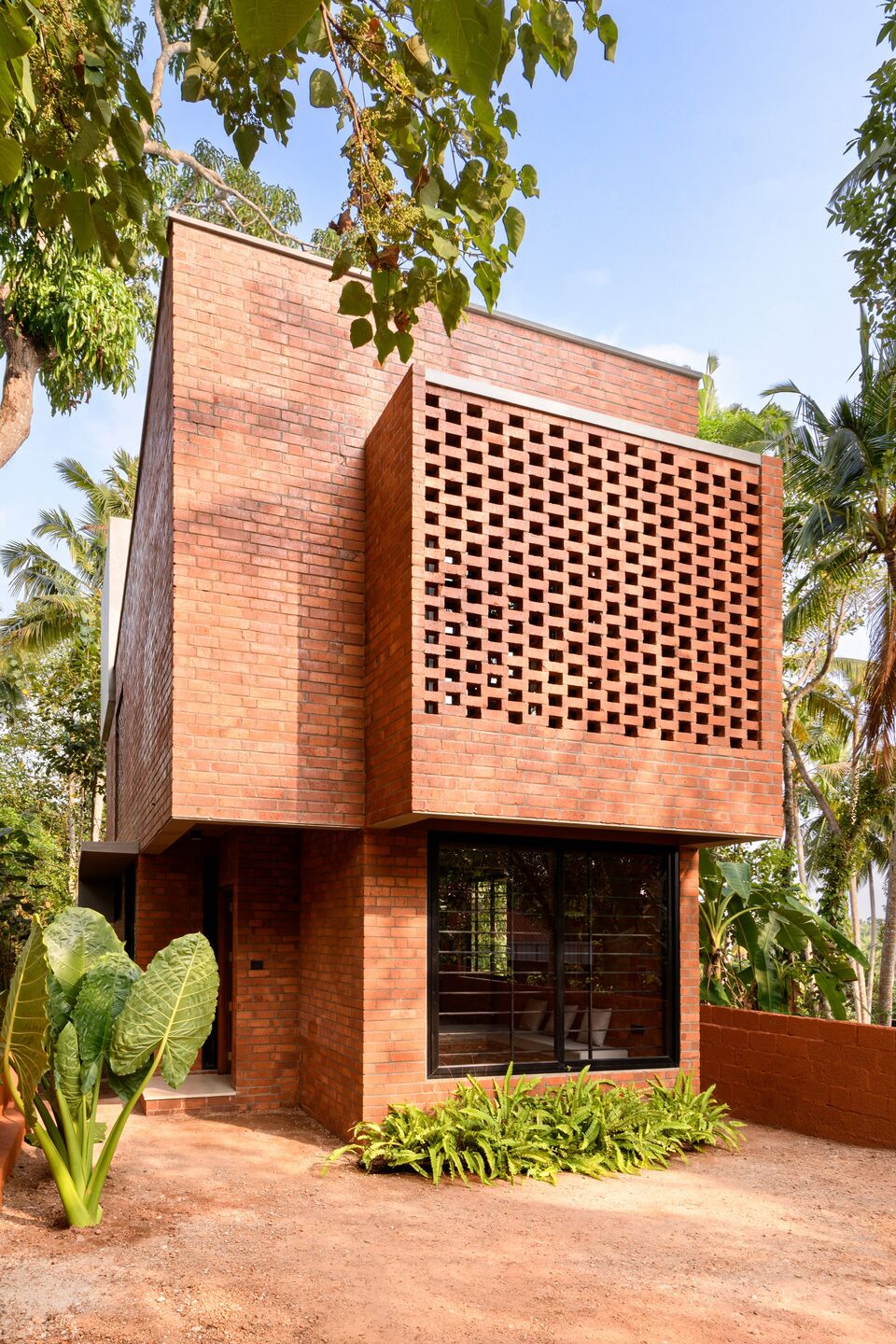 Gallery of Narrow Brick House | Srijit Srinivas - ARCHITECTS | Media - 10
