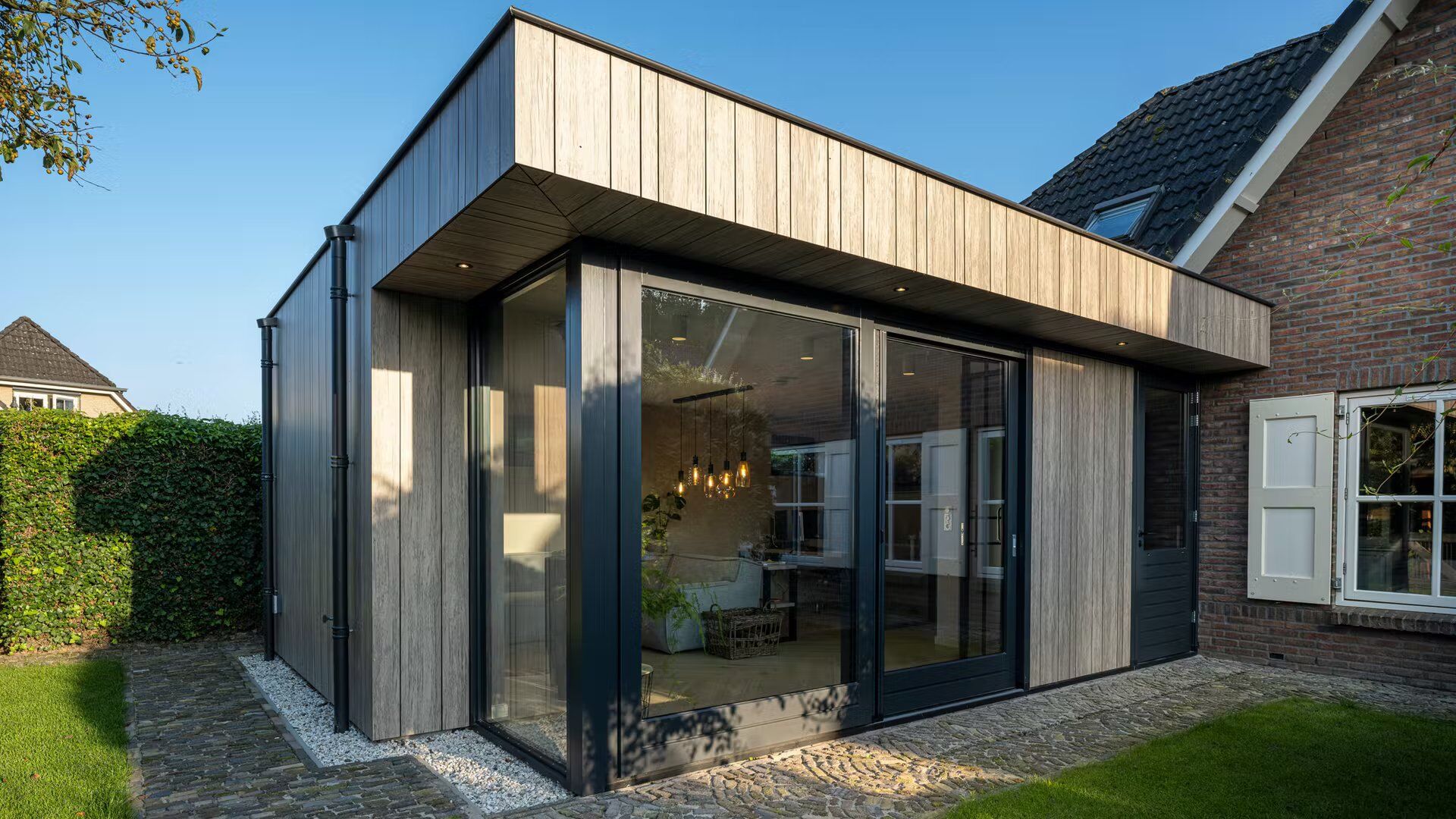Vertical cladding on modern extension | Rockpanel | Archello