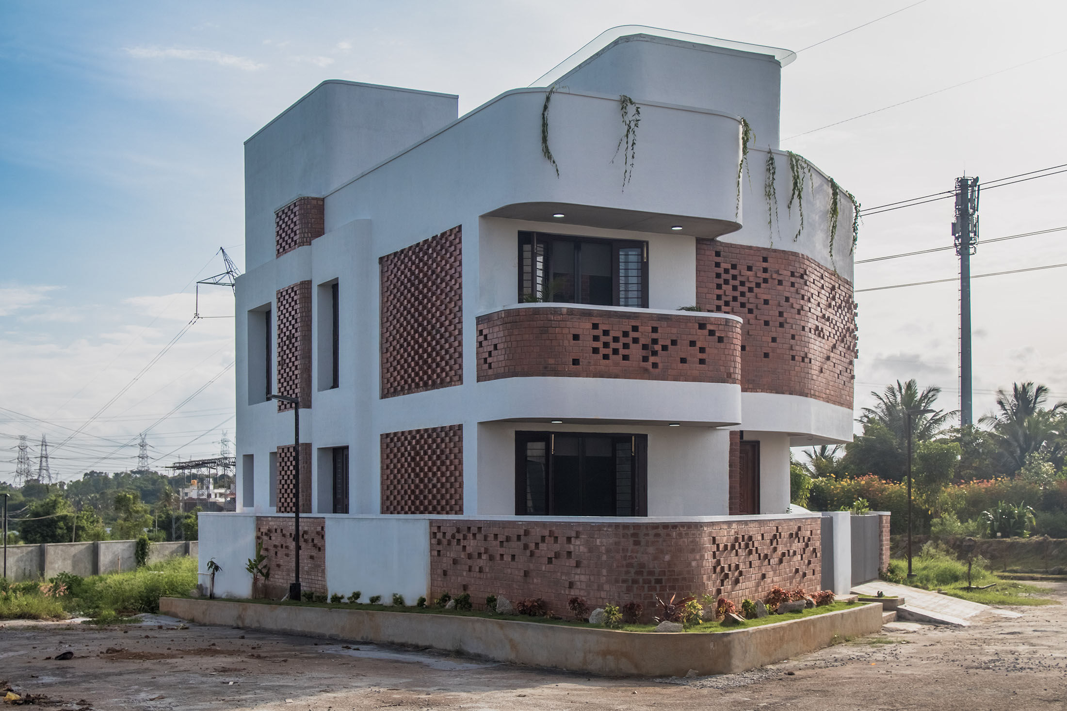 The Brick Lantern House | Studio Biomorph | Archello