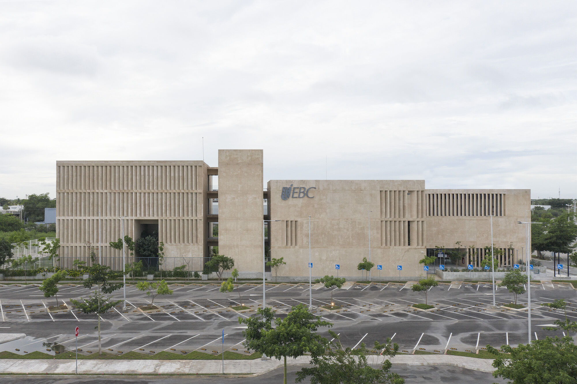 Escuela Bancaria y Comercial (EBC), Mérida | IUA Ignacio Urquiza ...