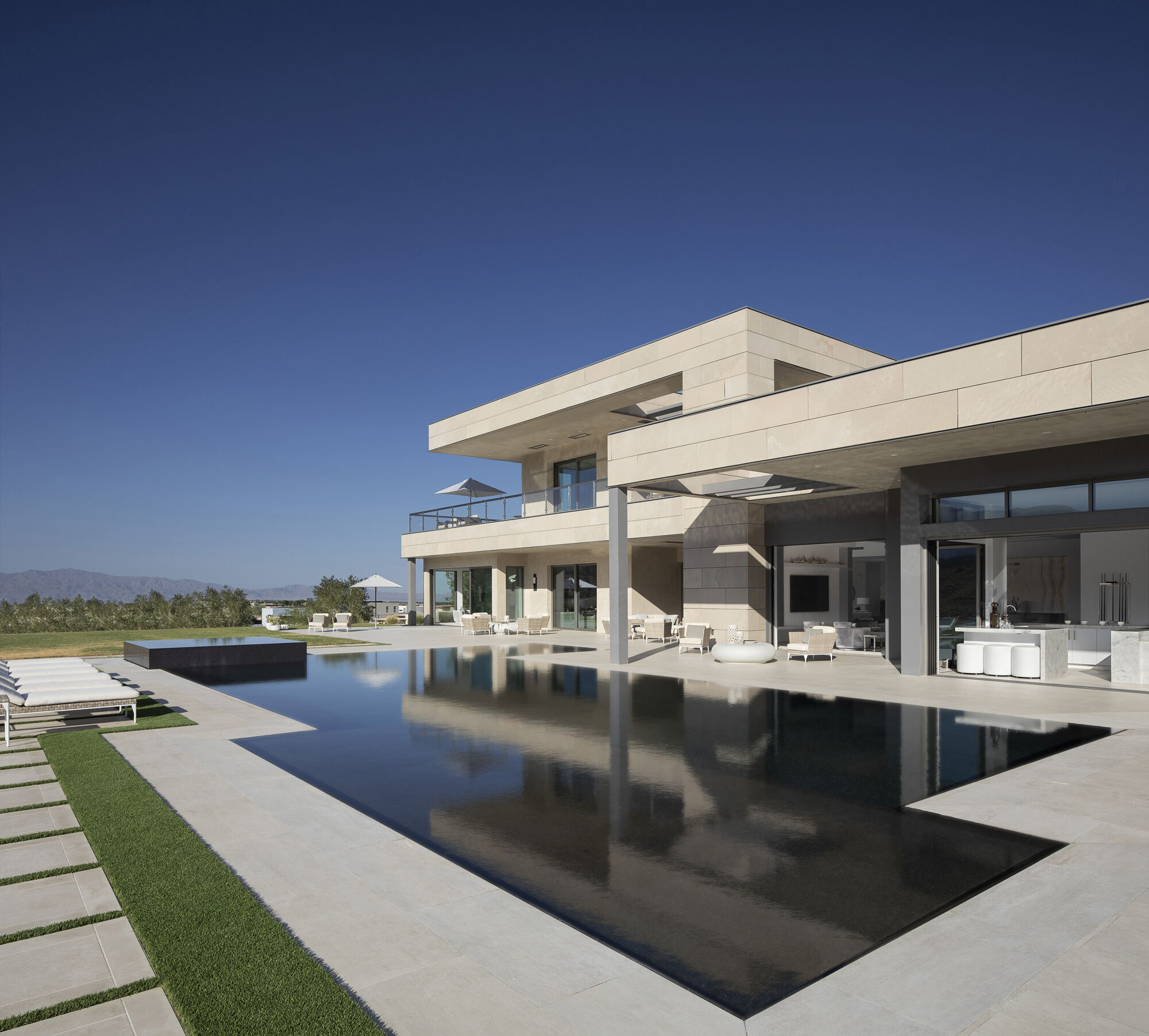 Sunset Summit Residence | Cushing Terrell | Archello