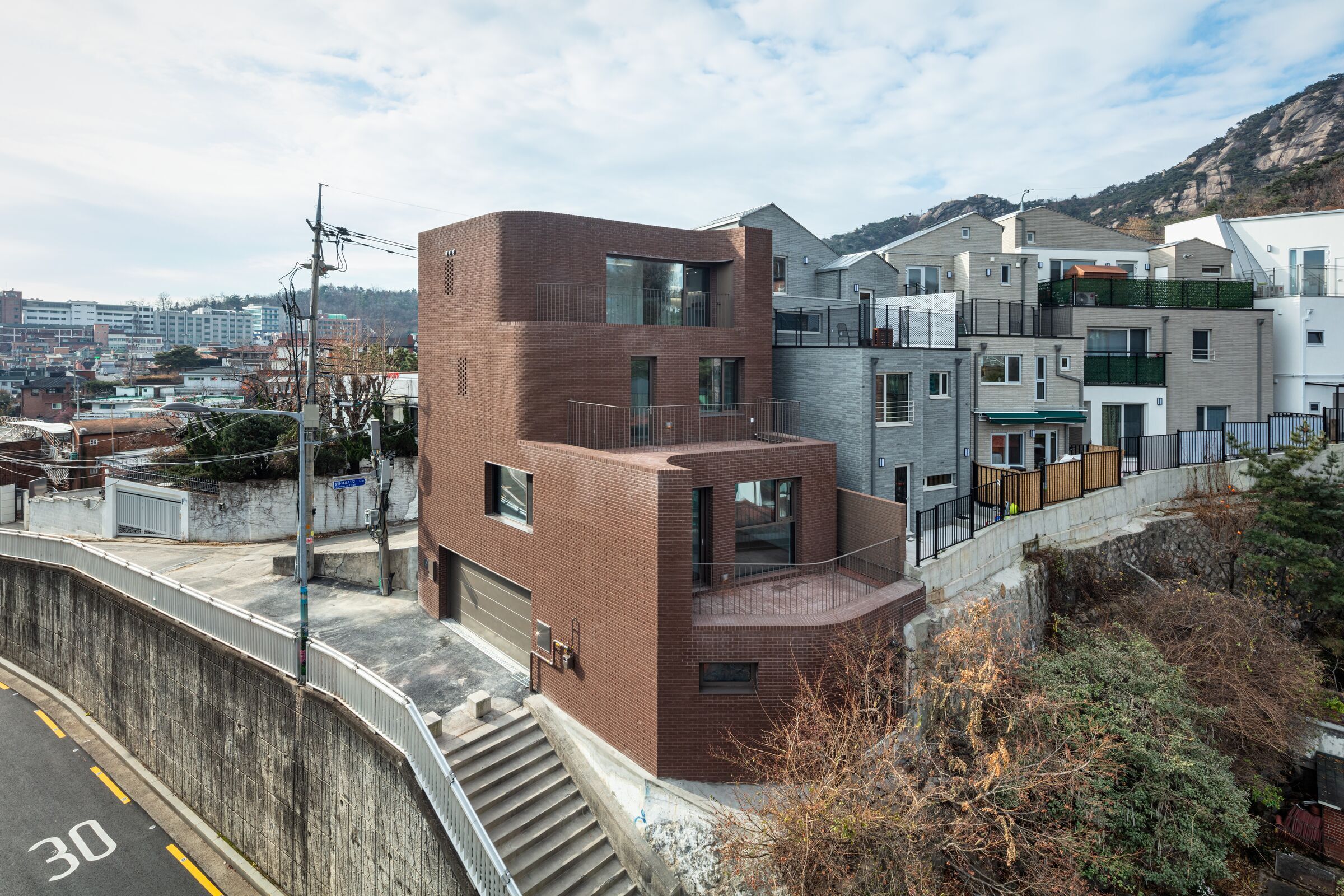 Ogindan Dandan House by SML accommodates multi-generational living ...