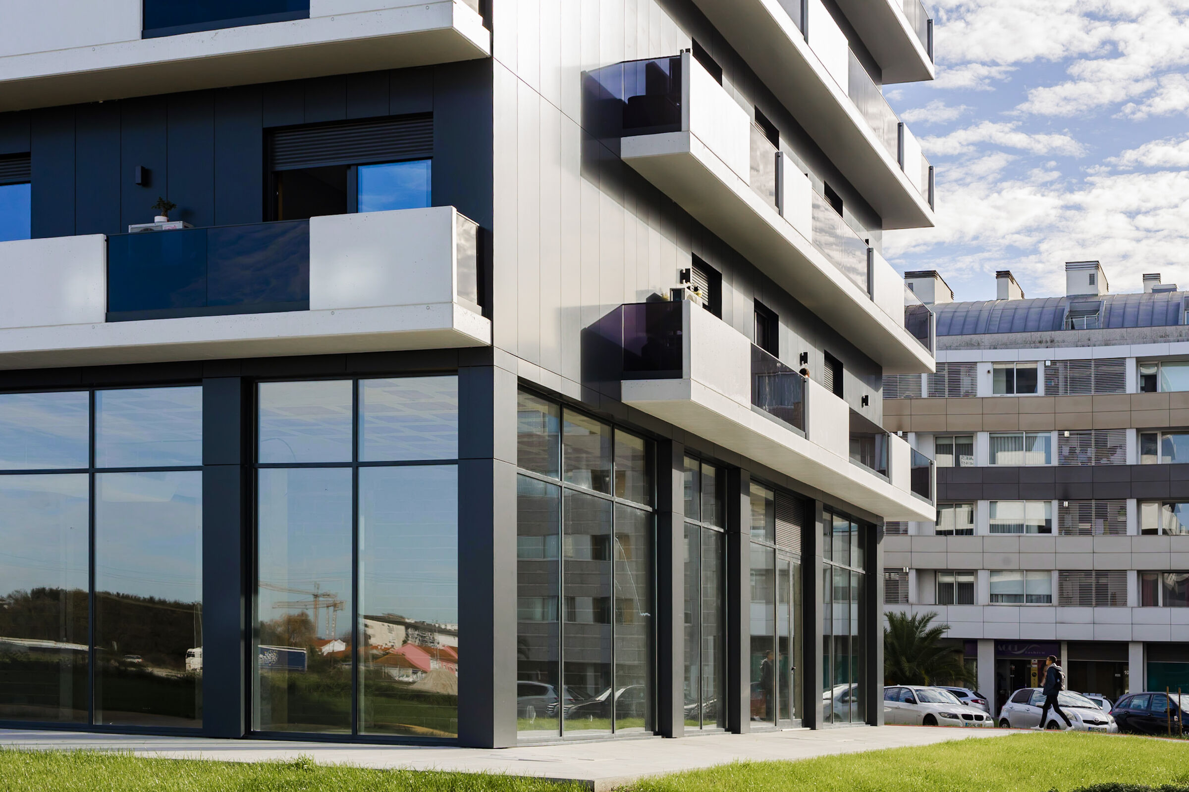 Gallery of Edifício Silva Rocha | Silvaresende | Media - 10