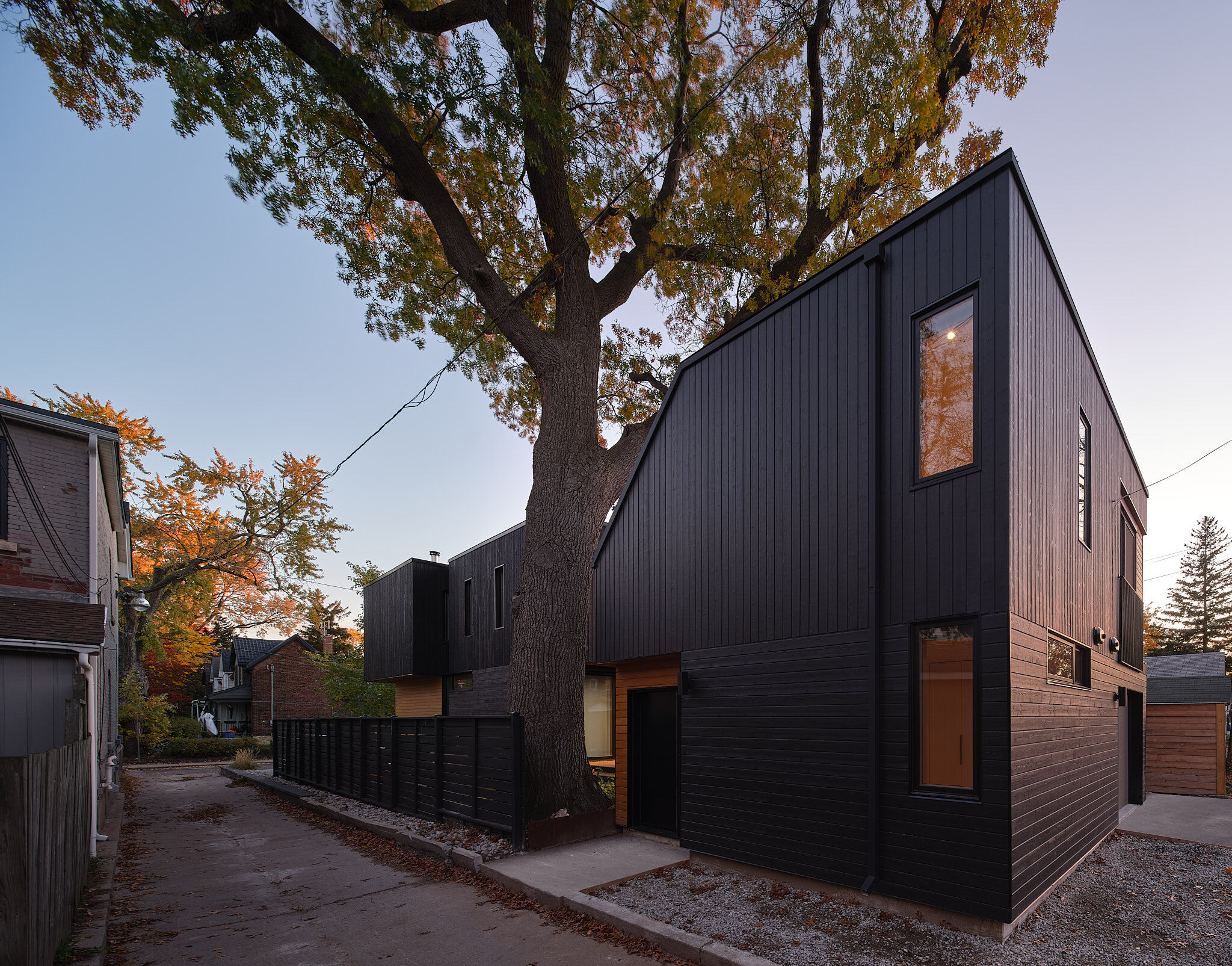 Black Wood Laneway House | DPo Architecture | Archello