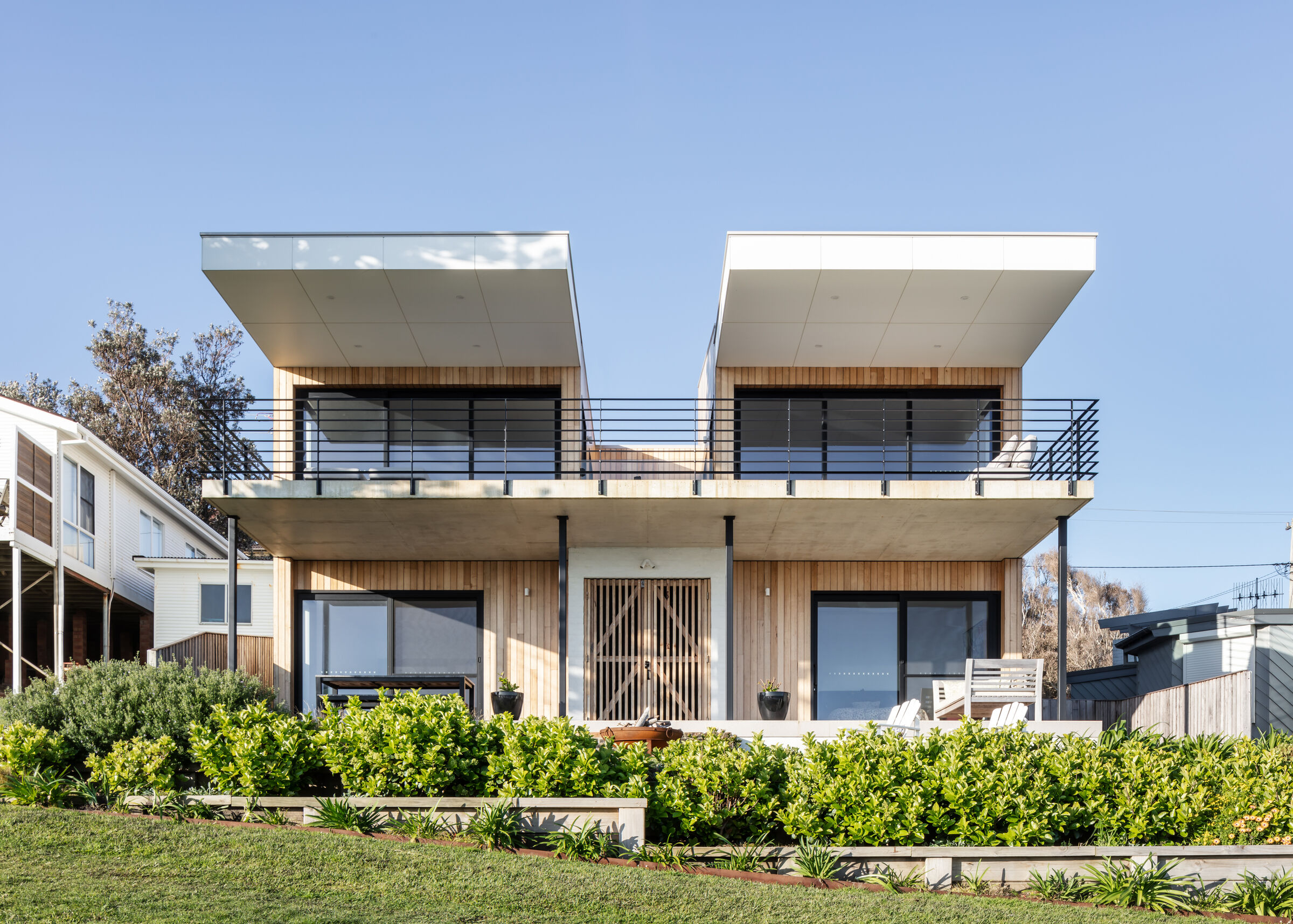White and Timber House | Kibbin Design Studio | Archello