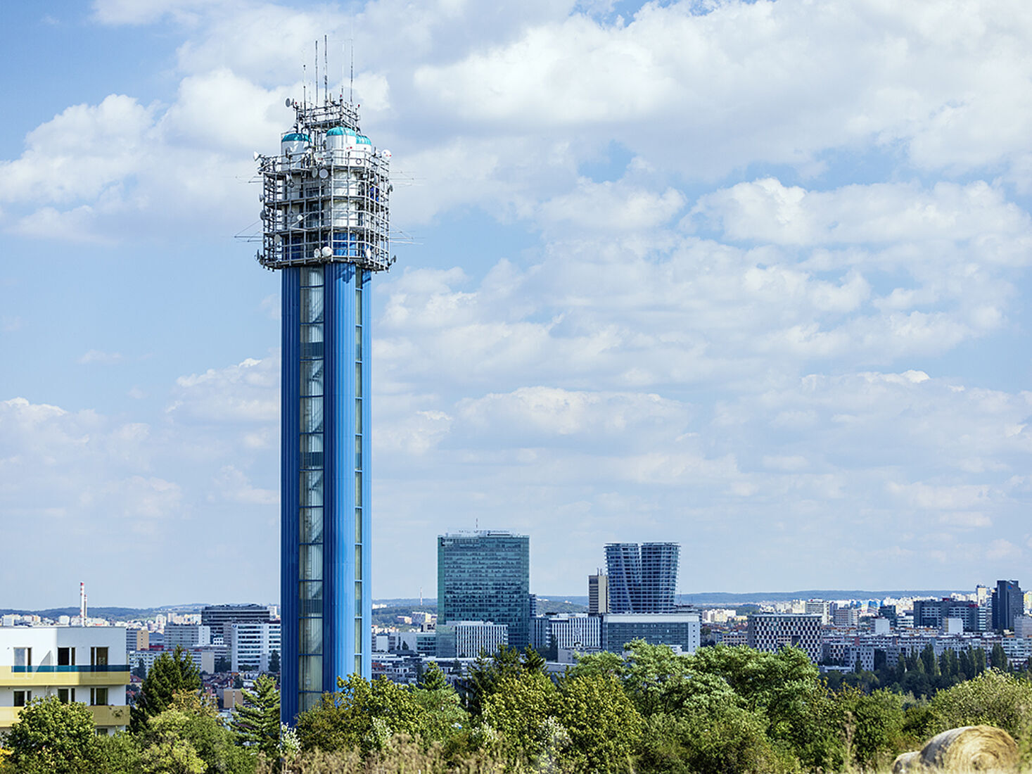 Discover Vidrio aislante Industrial Design Ideas and Pictures | Archello