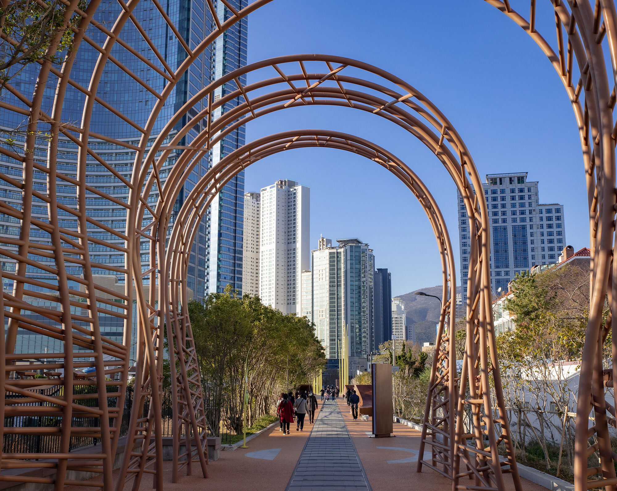 Blue Line Park | Migliore + Servetto | Archello