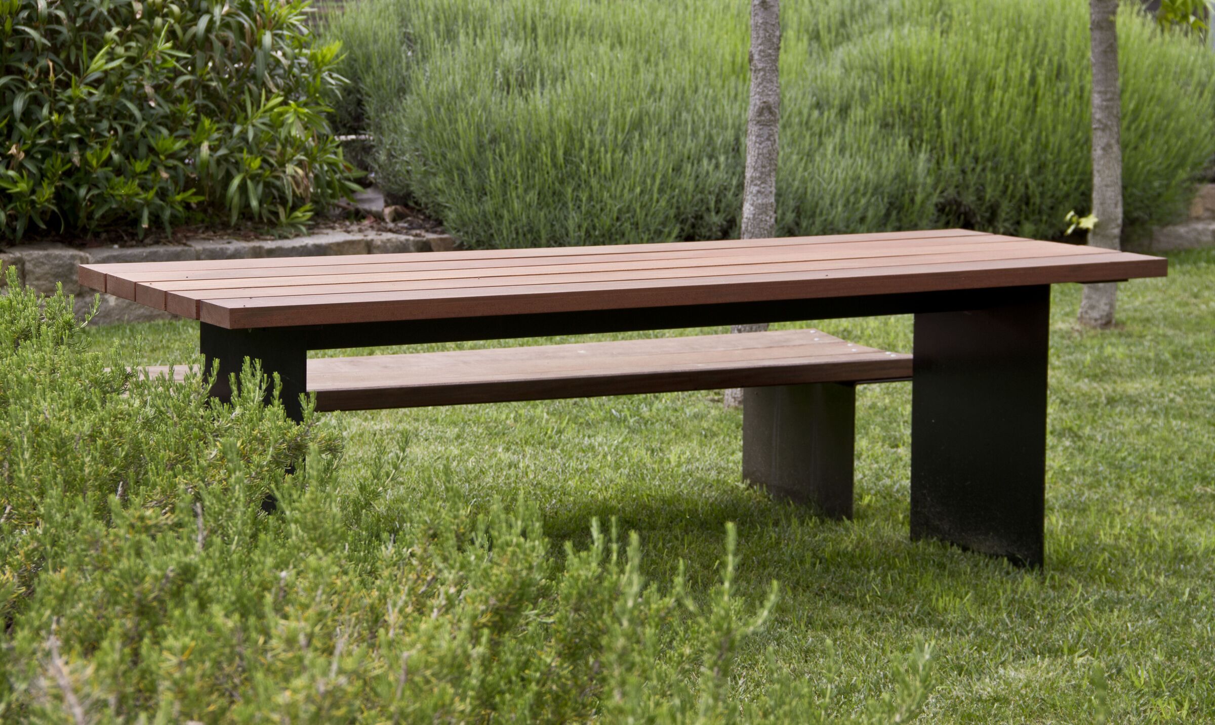 Bancal Table por Landscape Forms | Archello