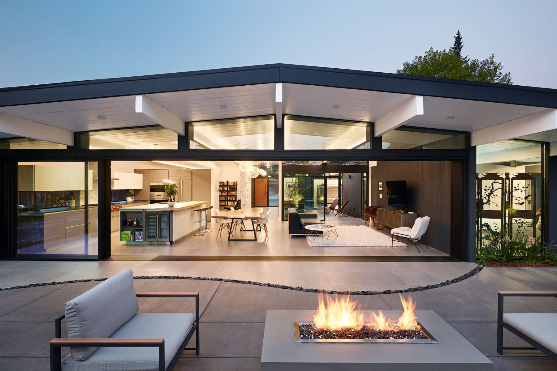 Gallery of Indoor-Outdoor Eichler | Klopf Architecture | Media - 16