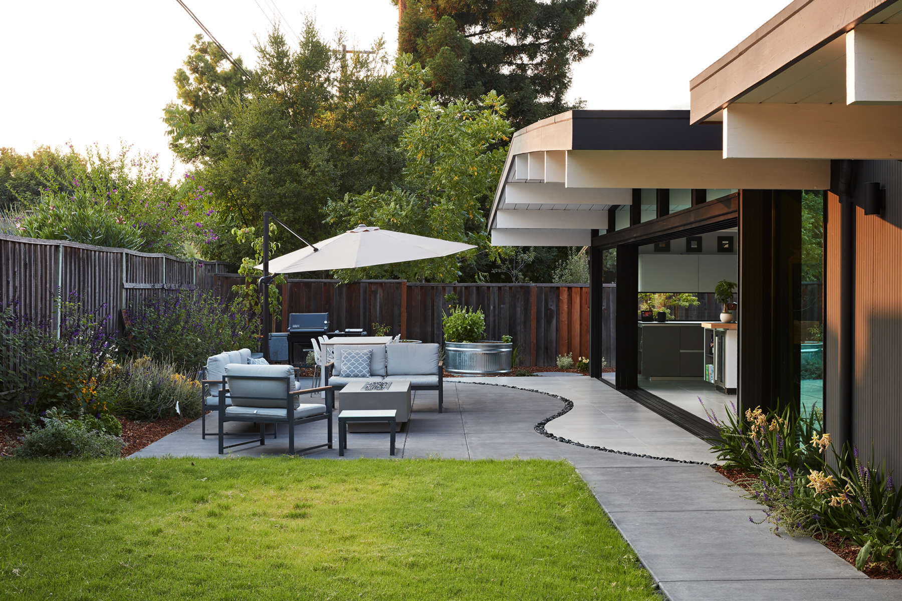 Gallery of Indoor-Outdoor Eichler | Klopf Architecture | Media - 1