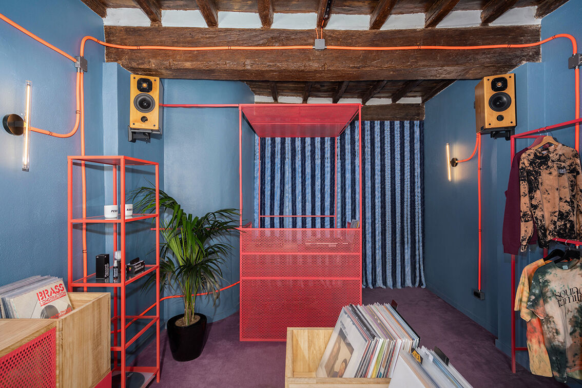 Studiotamat unveils a vividly hued vinyl boutique for Roman record ...