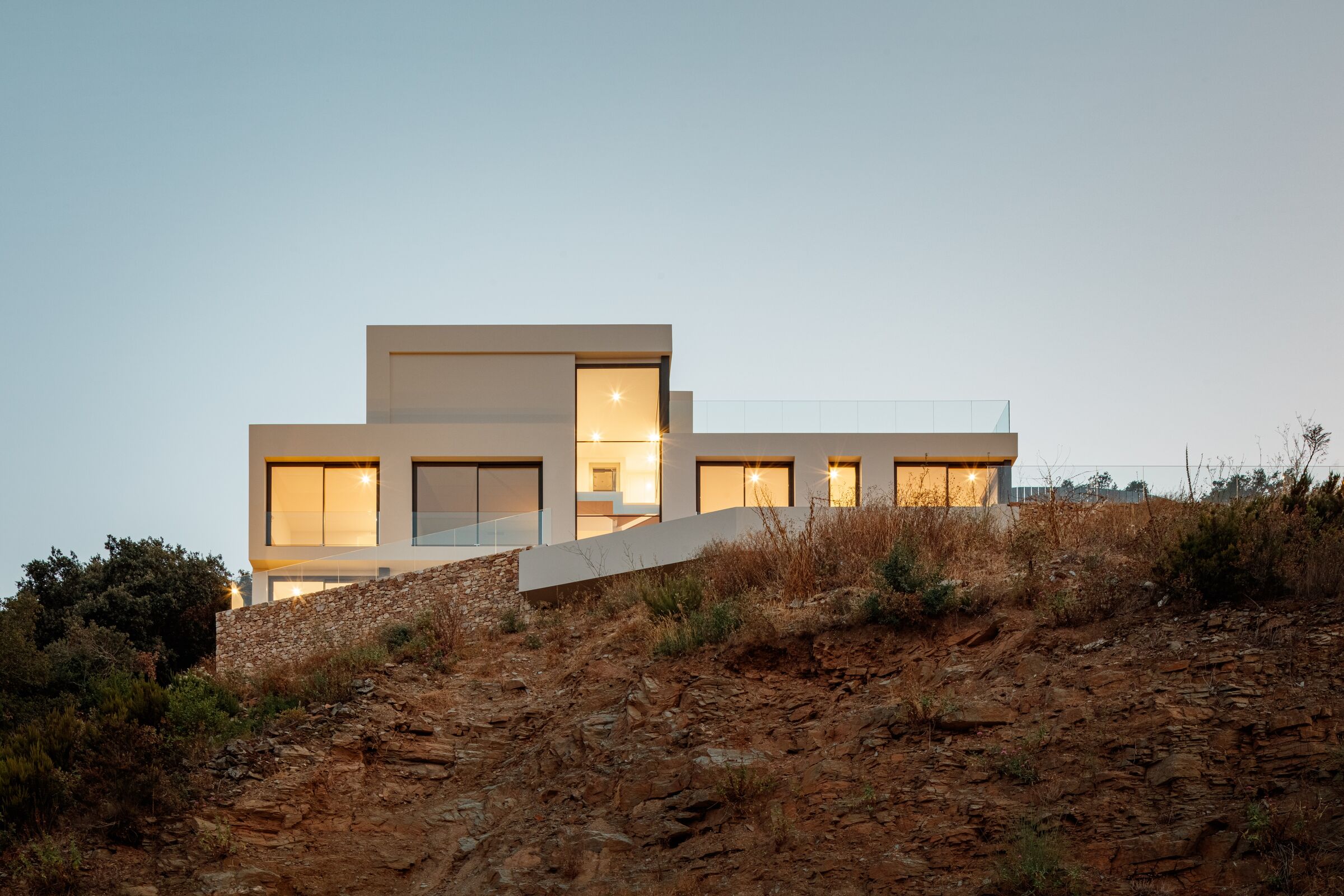 Contemporary house ON A HILLSIDE PLOT IN BEGUR | Pepe Gascón ...