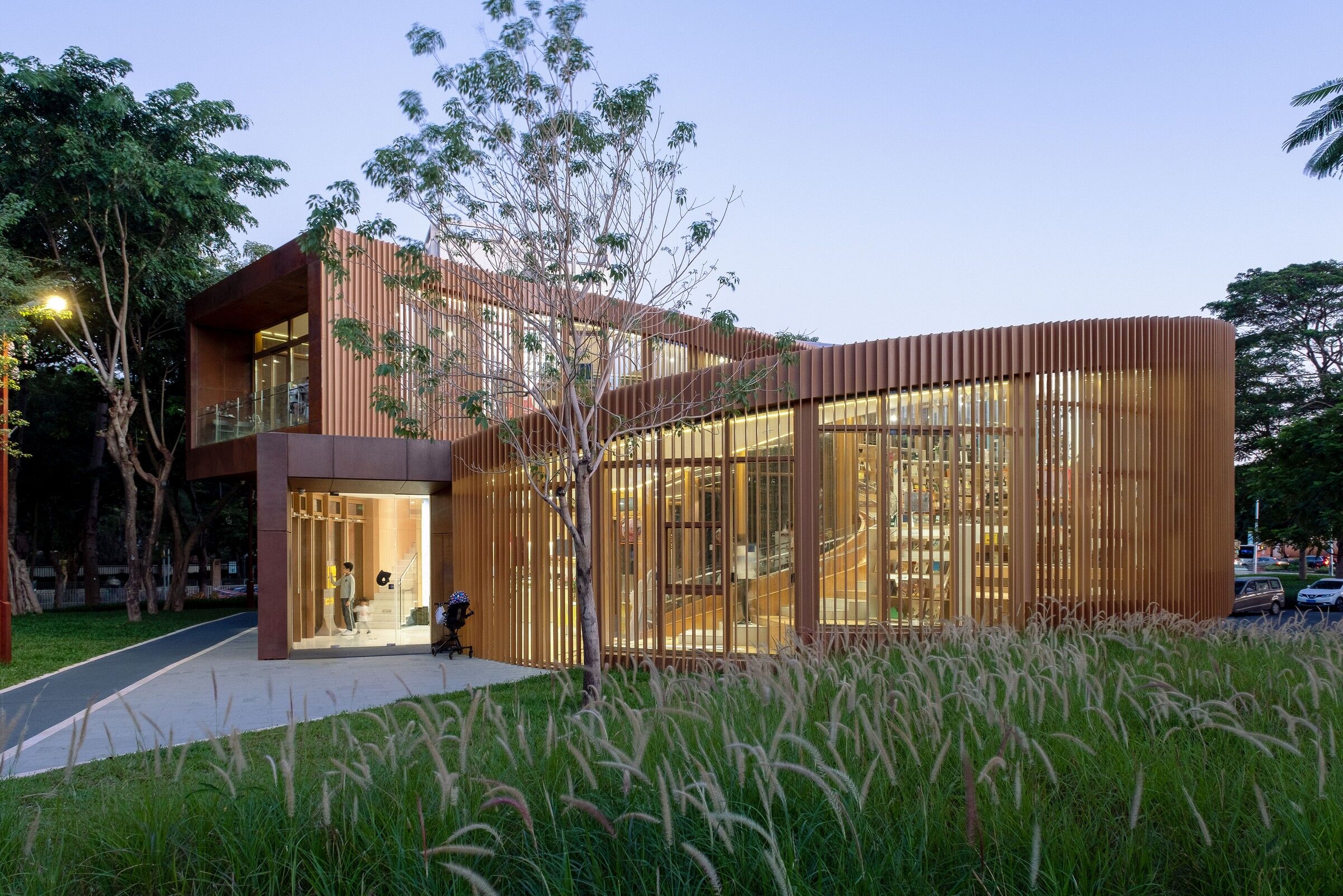 Serpentine Bookhouse | Atelier XI | Archello