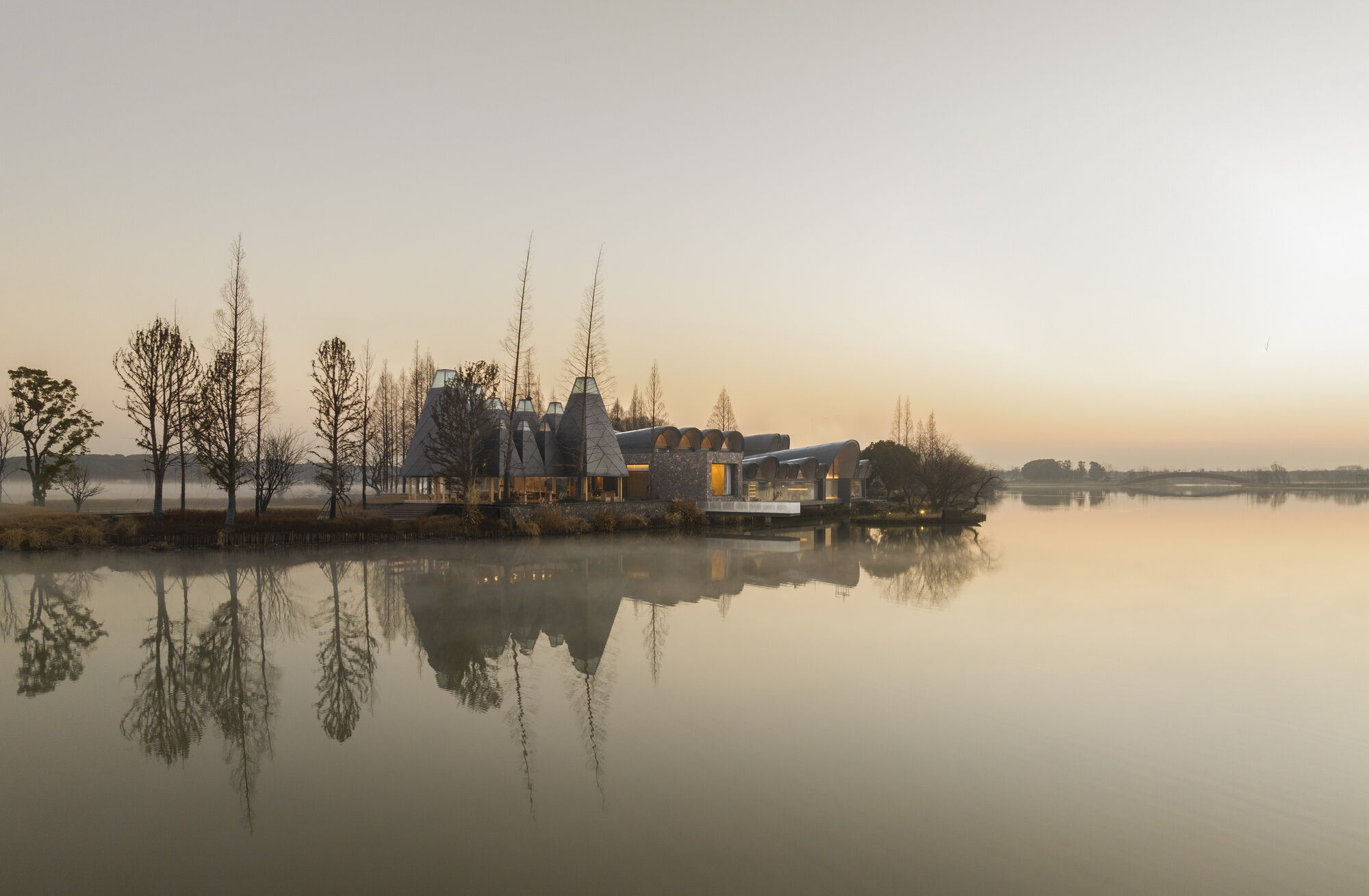 Il Boatyard Hotel by GOA anima Qushui Shanwan con la rivitalizzazione ...