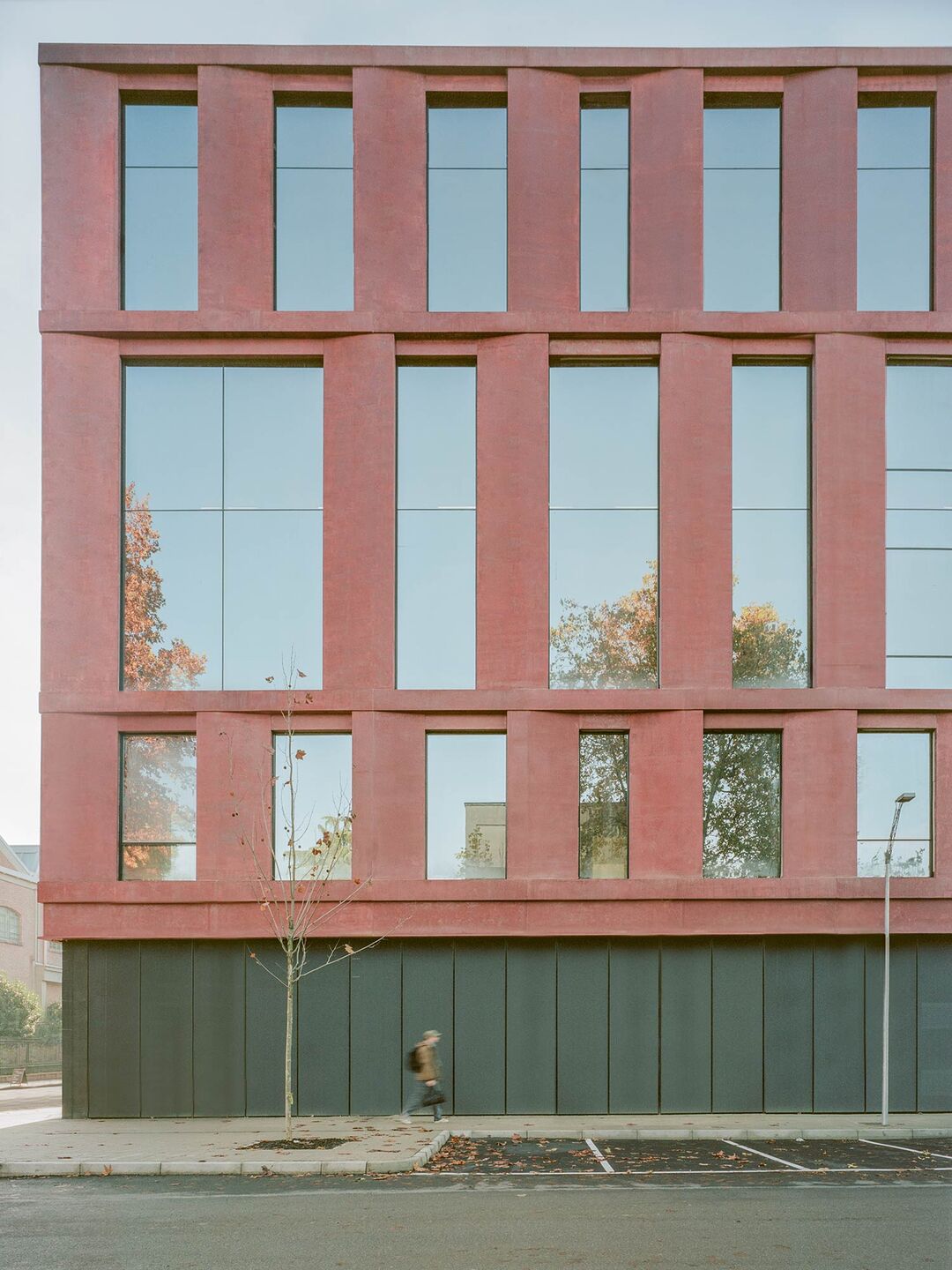 Gallery of Milan's Open 336 presents an extroverted architecture ...