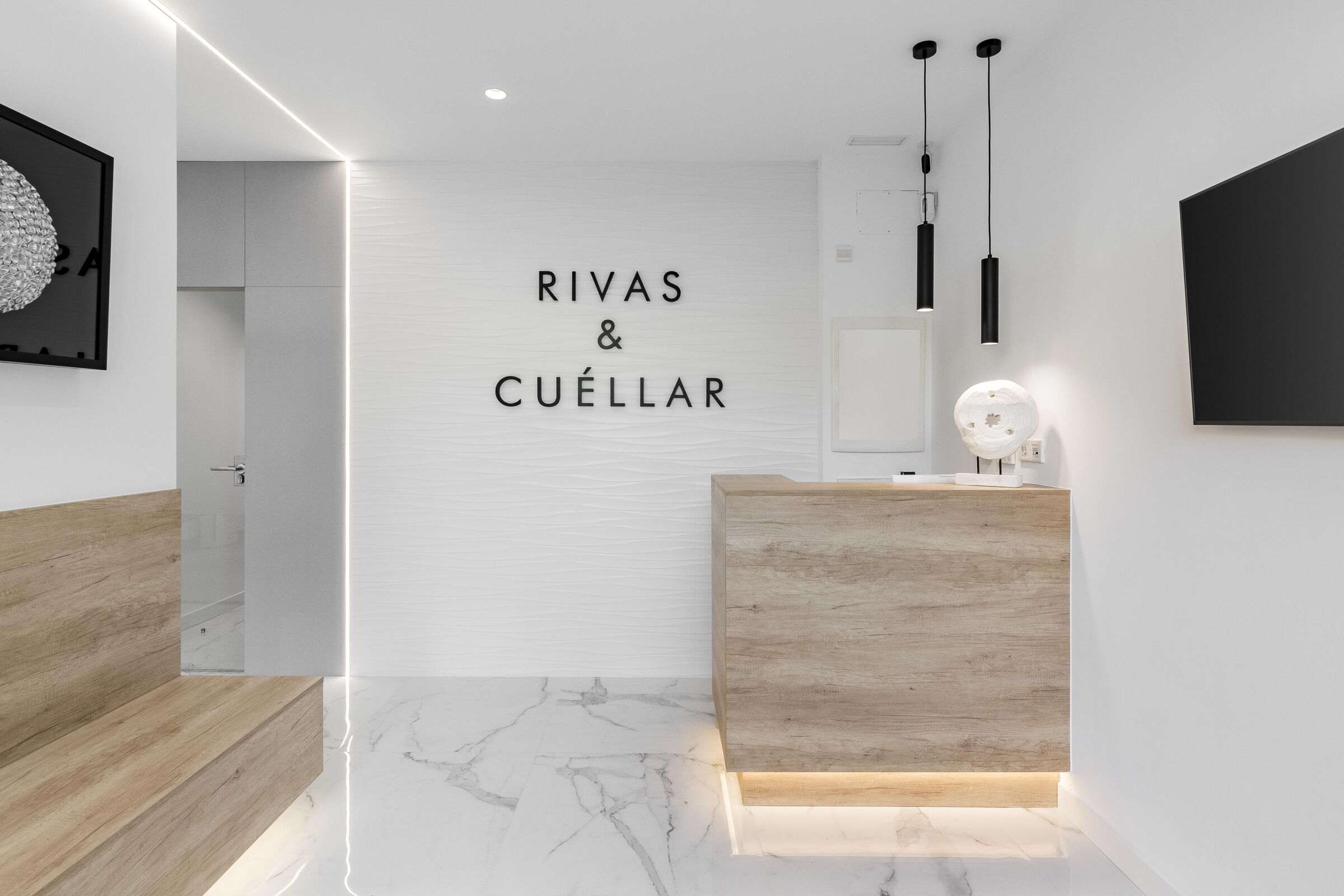 Gallery of SMALL DENTAL CLINIC DESIGN | Alem arquitectura | Media - 1