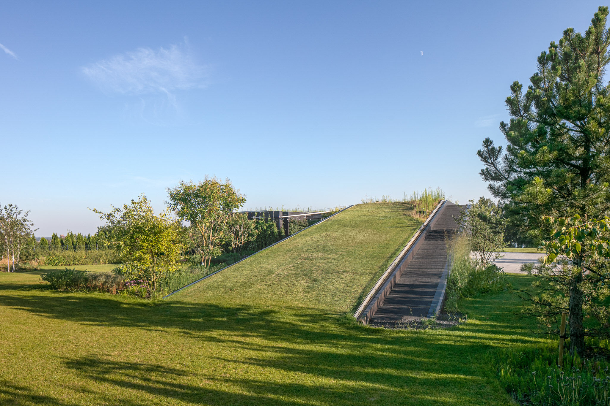 Gallery of 35:35 Slope House | 77 Studio architecture | Media - 38