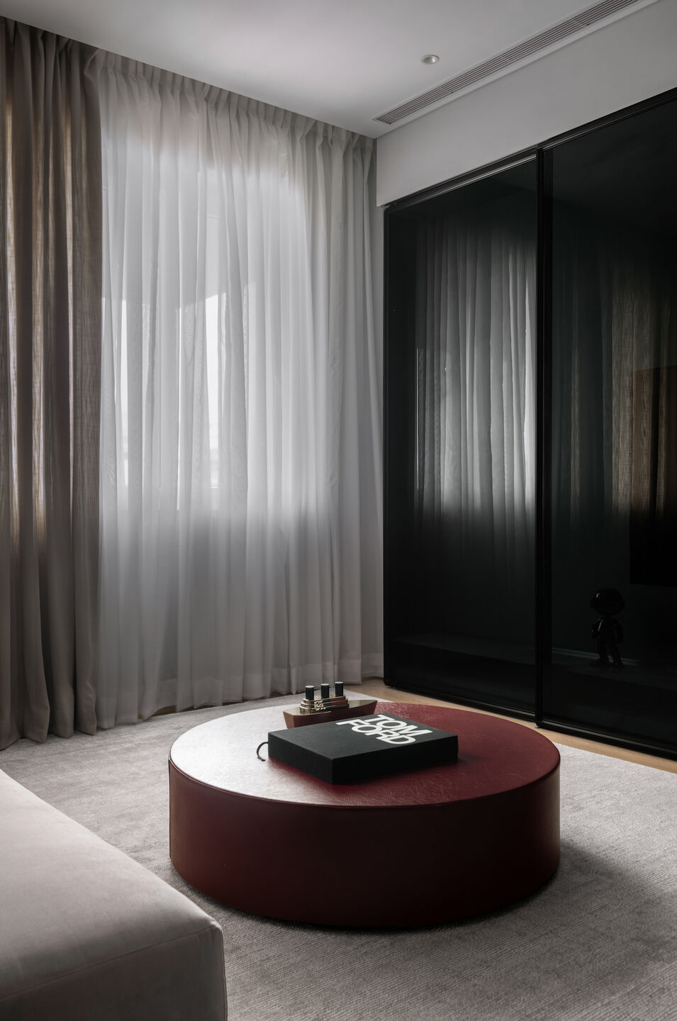 Gallery of FLAT BLANC | Studio Bomb | Media - 6