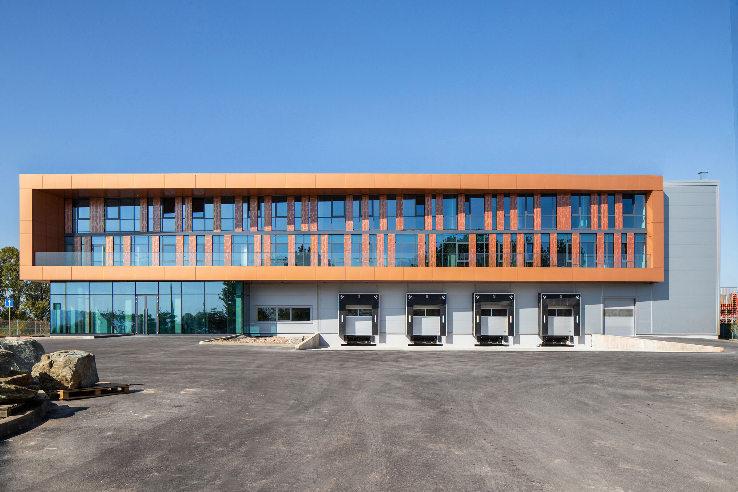 SEG Work & Logistic Hub | IPA Architecture and more | Archello