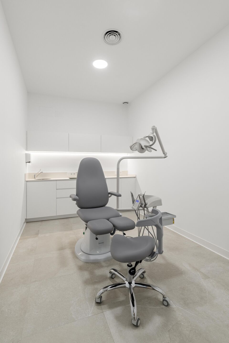 Gallery of PODIATRY AND PHYSIOTHERAPY CLINIC DESIGN | Alem arquitectura ...