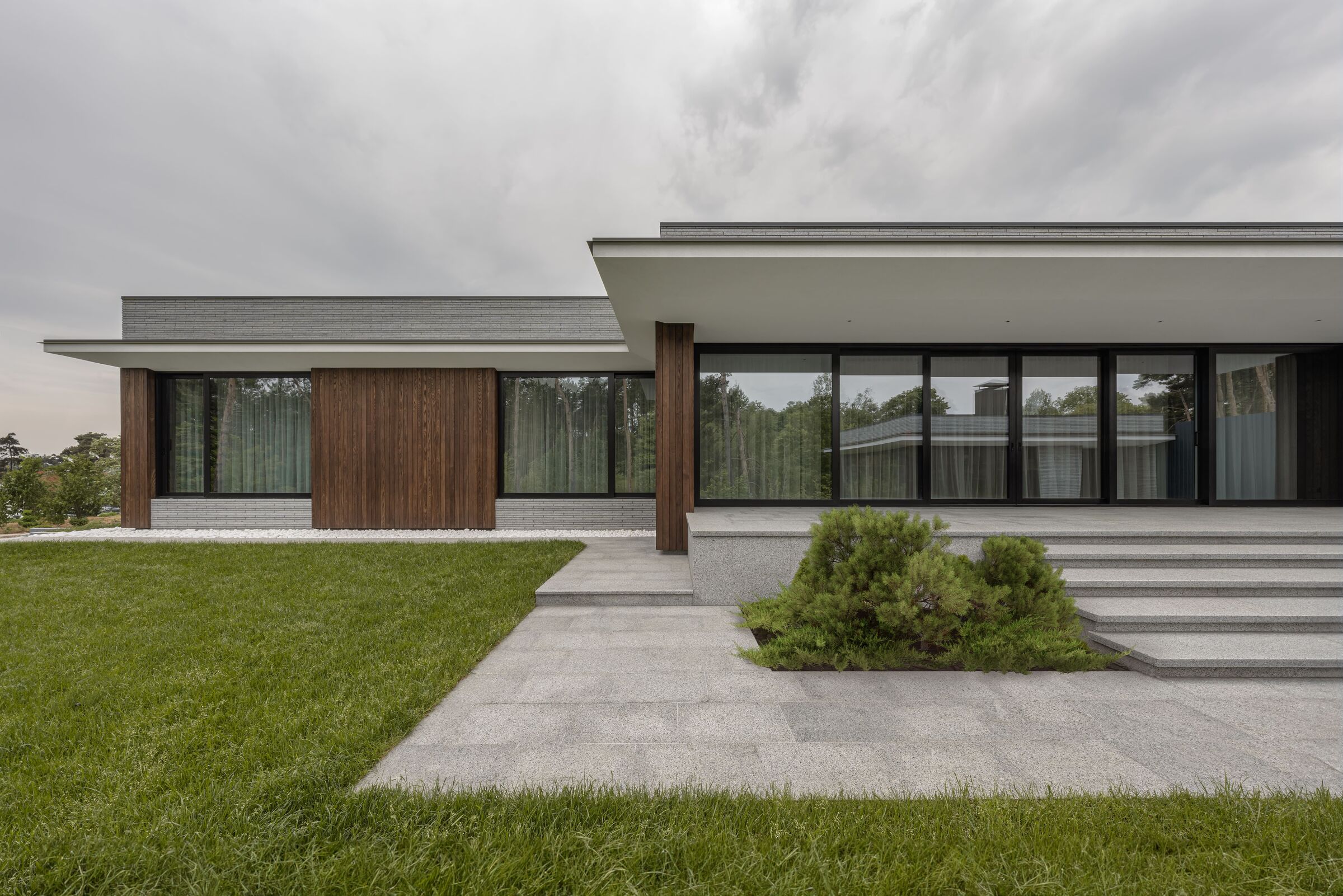 Poli House | Bezmirno | Archello