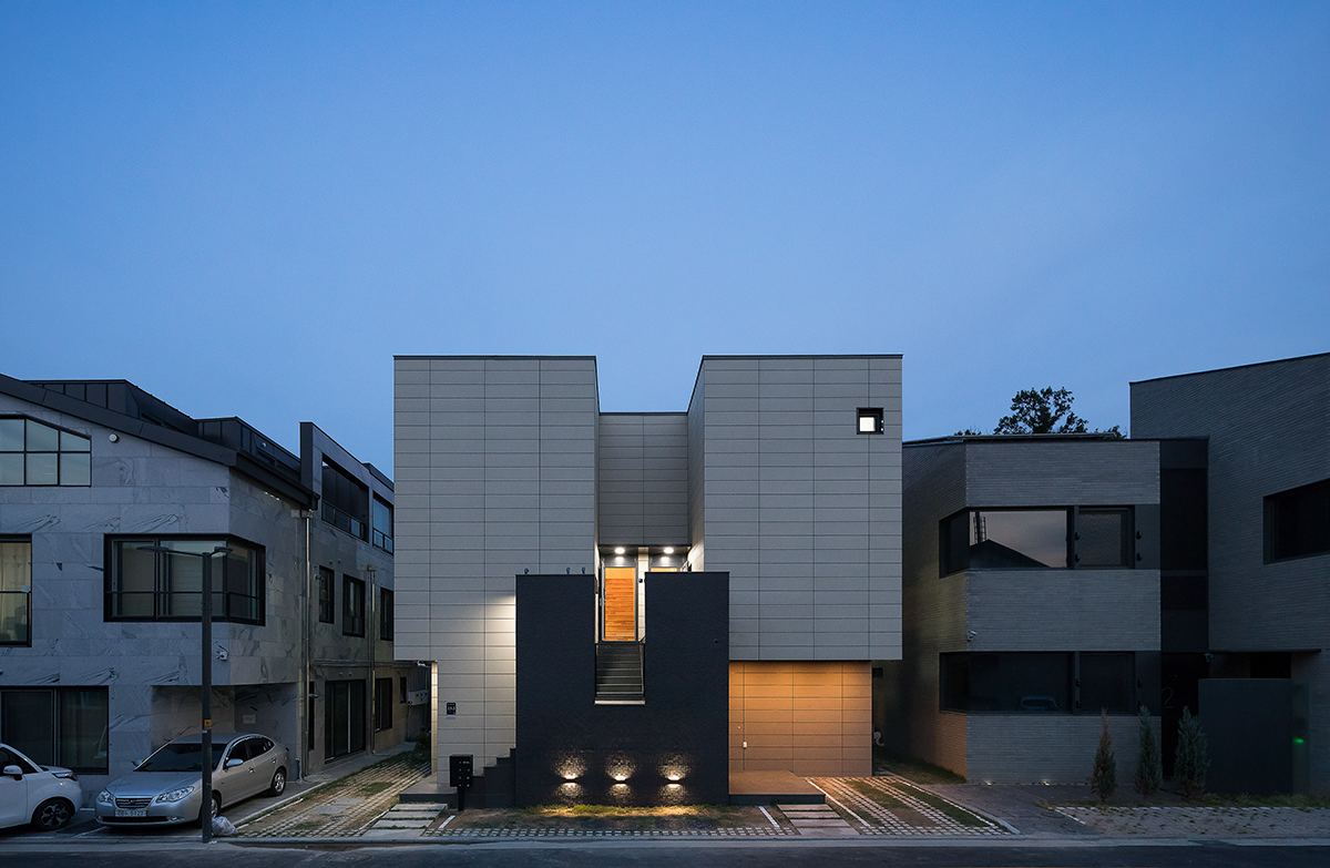 3-family house | TIUM Architects | Archello
