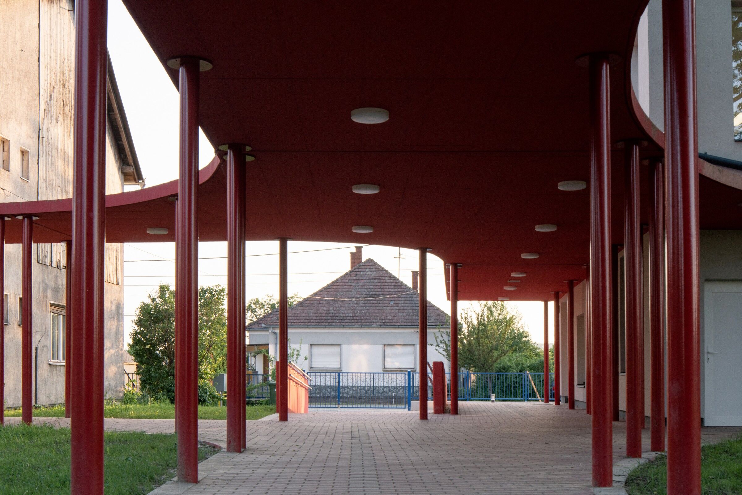 Gallery of Szentpéterfa Elementary School | Can Architects | Media - 12