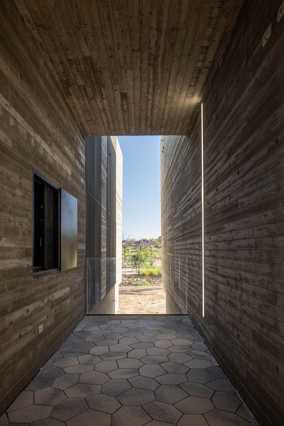 Gallery of Midbarium, The Jack | A. Lerman Architects | Media - 12