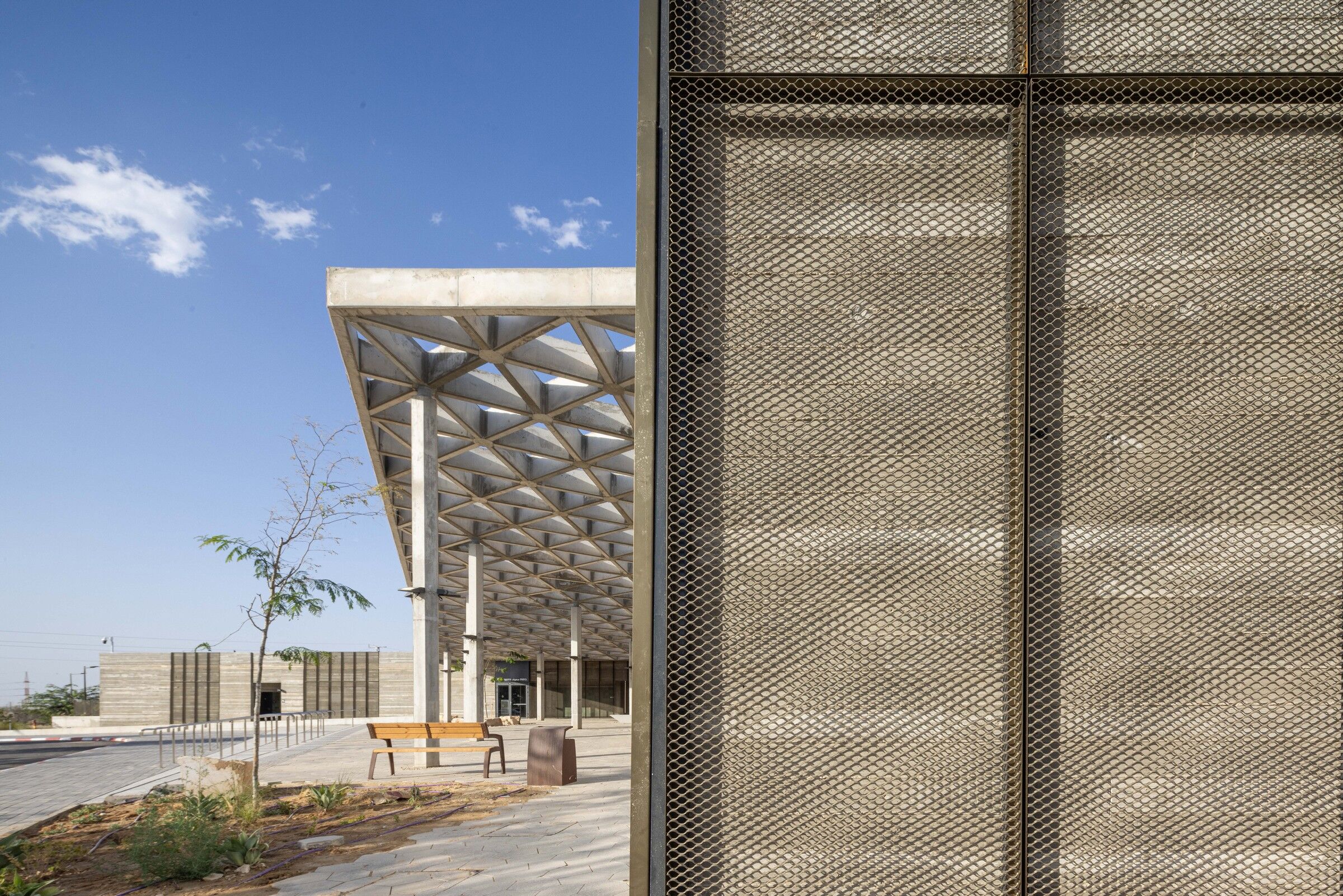 Gallery of Midbarium, The Jack | A. Lerman Architects | Media - 16