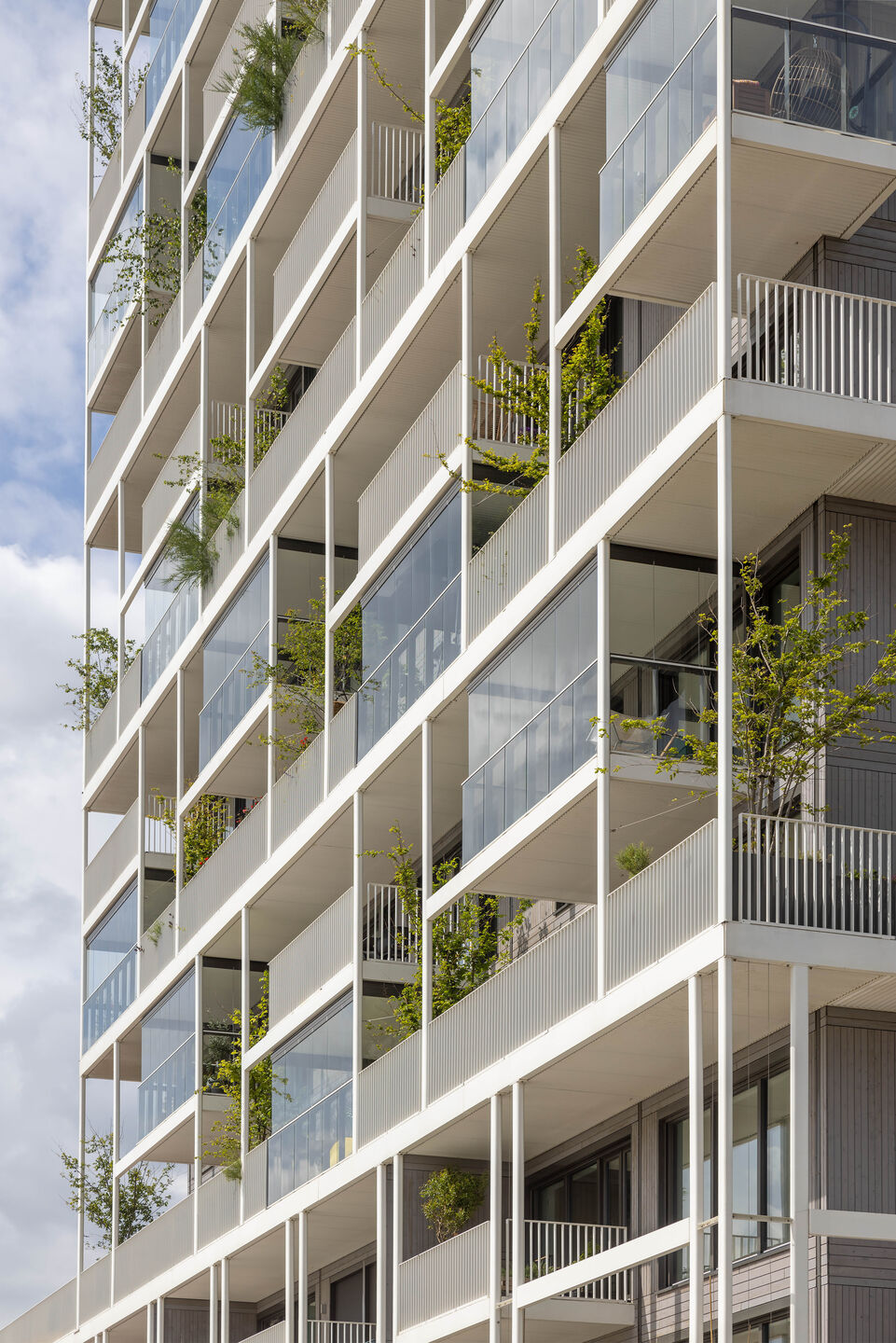 BALCONY GLAZING PROLINE T MEGA by Solarlux | Archello