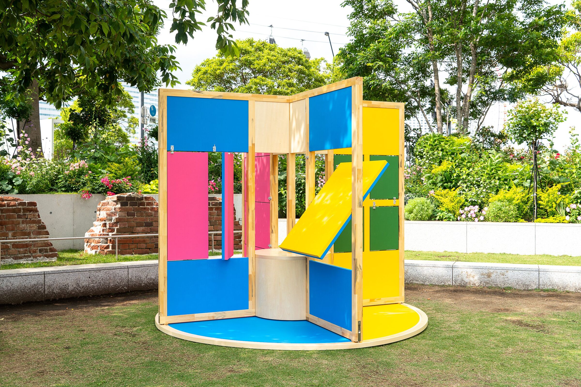 Rotating Chalkboards | Yushan Men | Archello