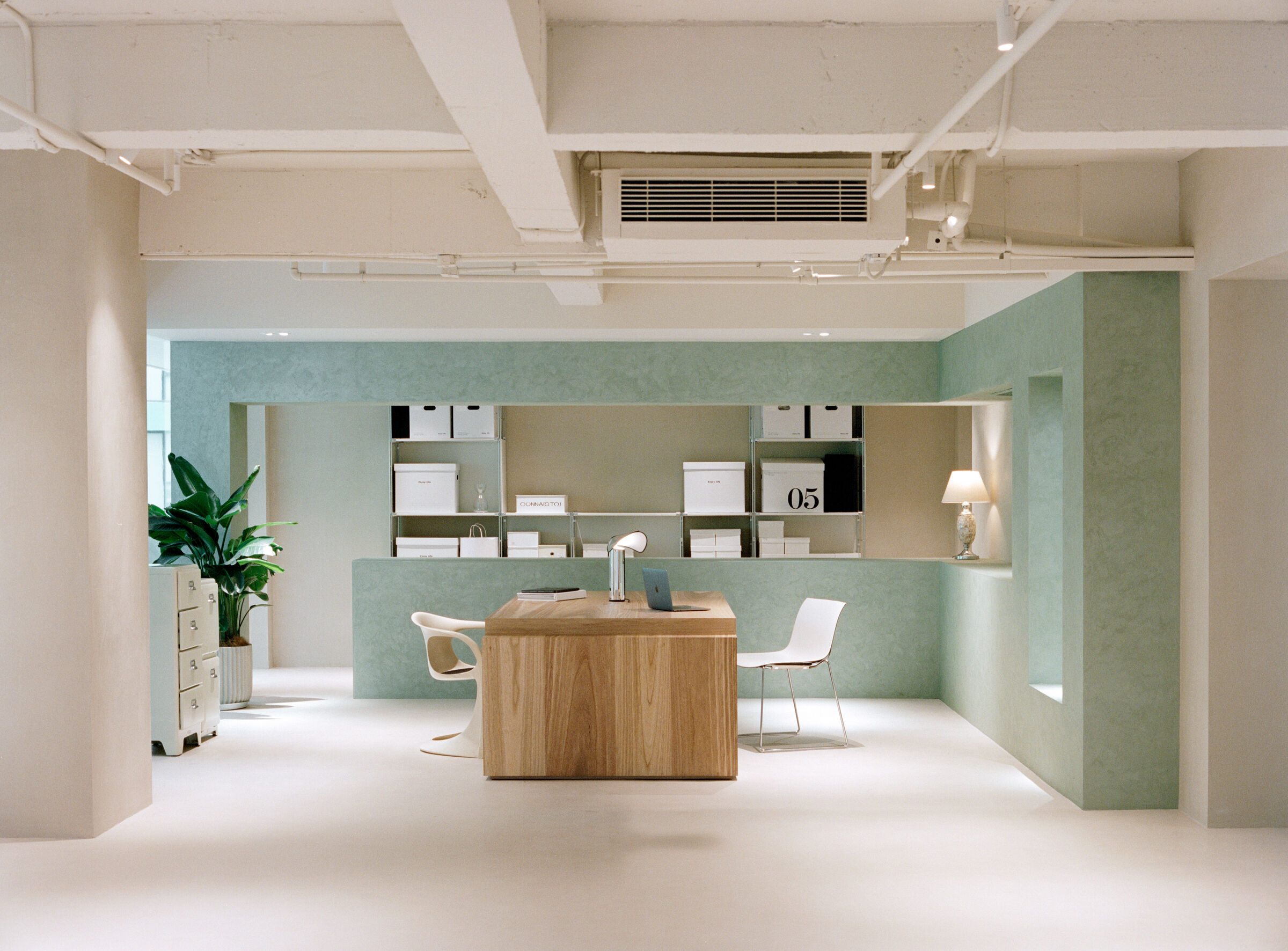CONNAIS TOI Office & Showroom | Offhand Practice | Archello