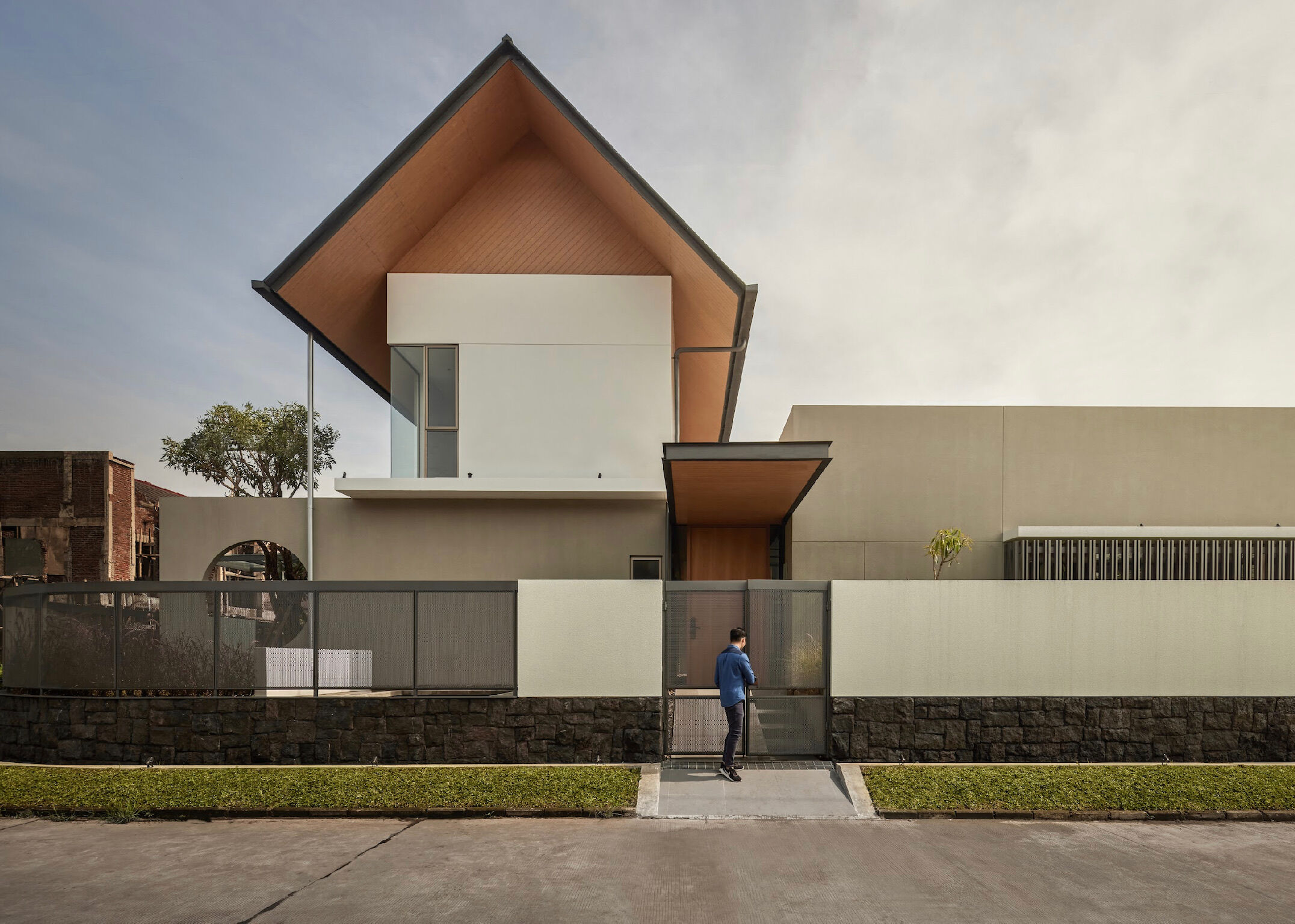 Koporo House | Patio Livity | Archello