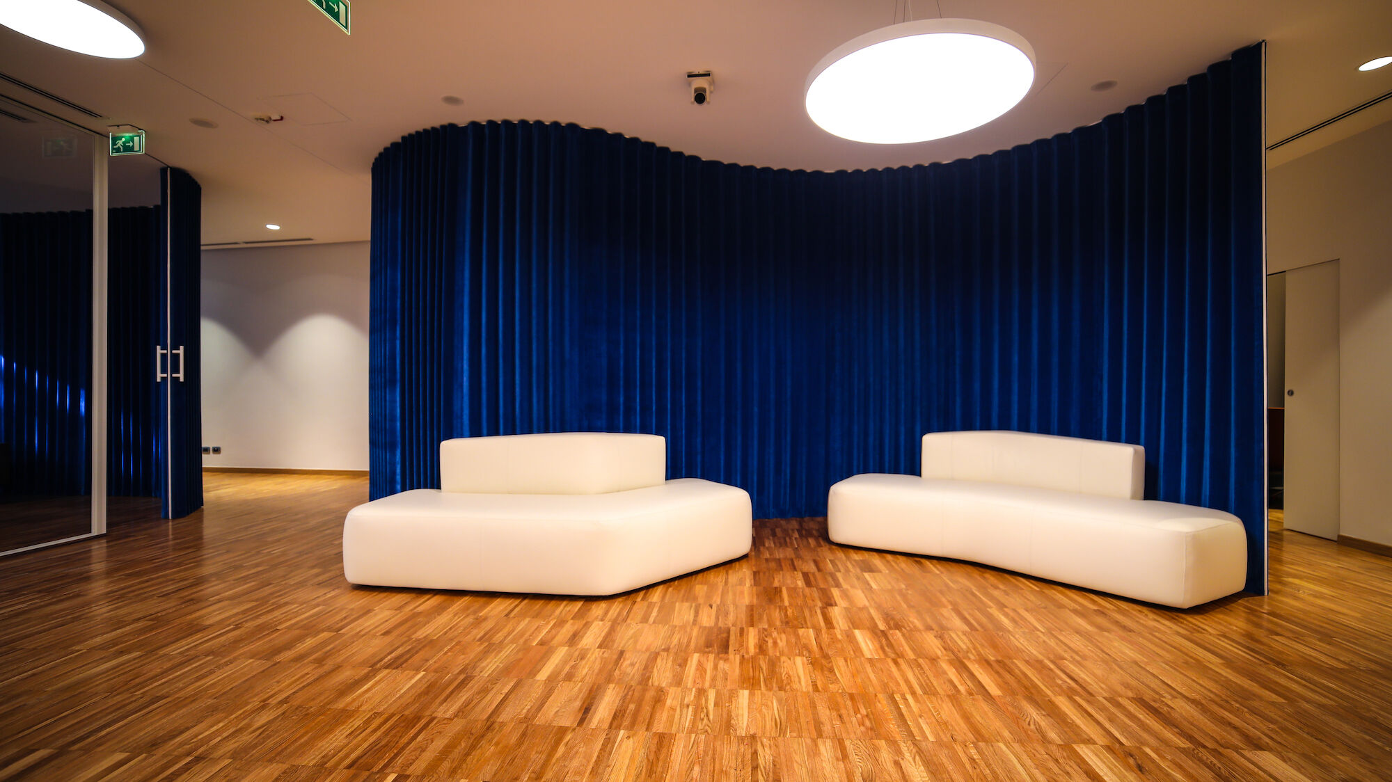 Folding door with curved track by dooor | Archello