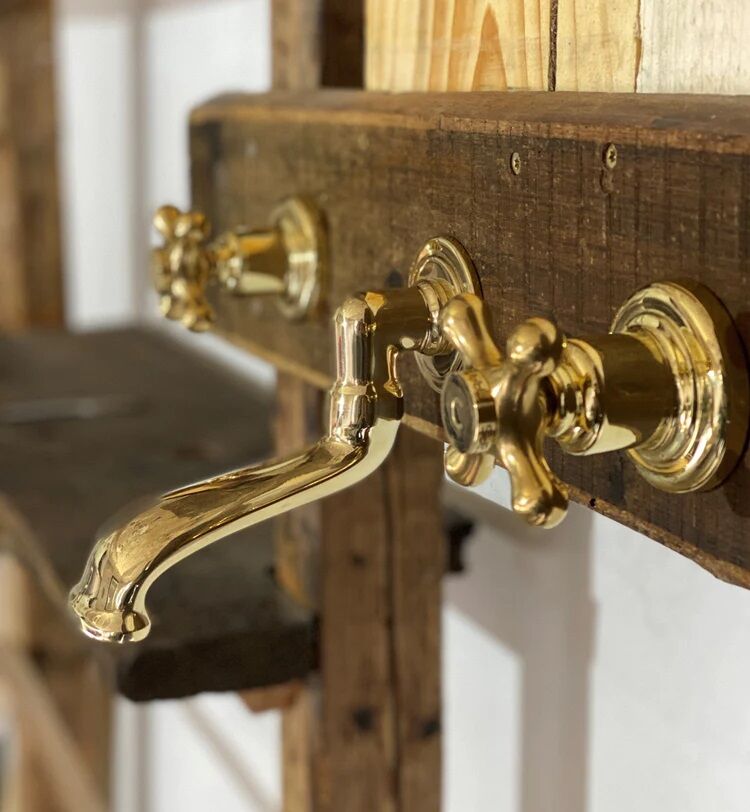 BT78 Wall mounted bath filler by Francone Bespoke Taps | Archello