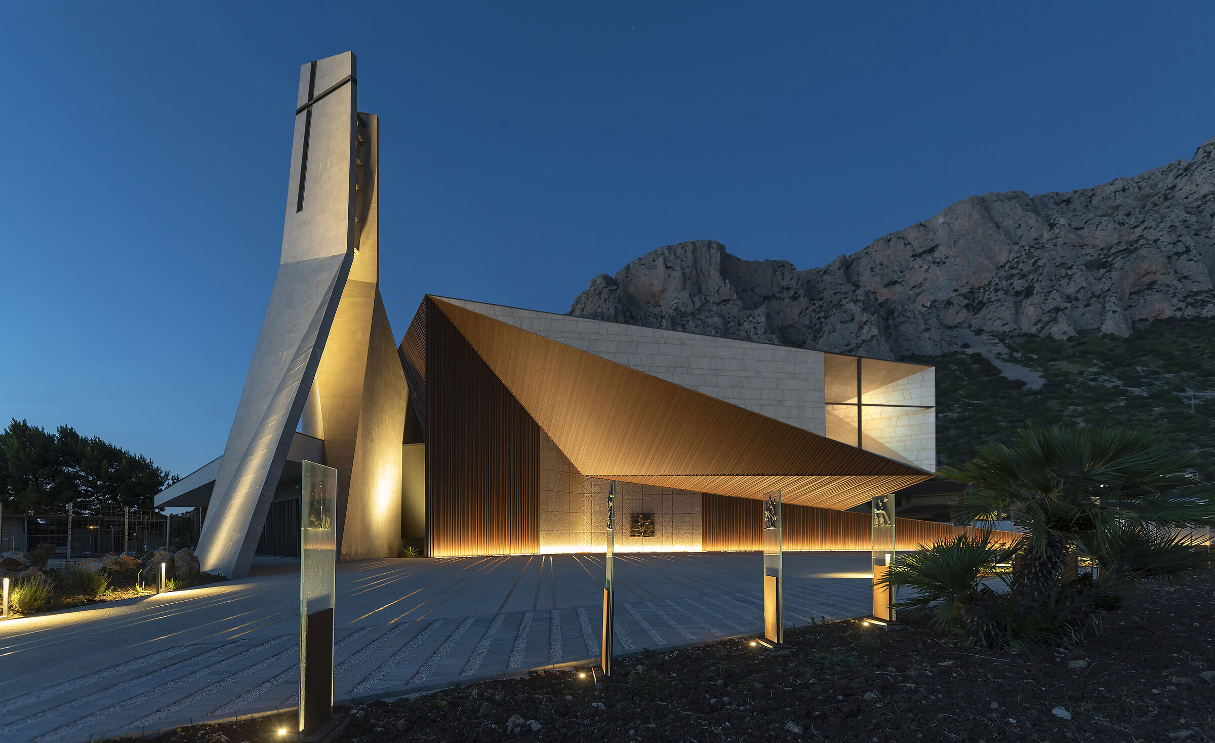 Redemptoris Mater church | STUDIO KUADRA | Archello