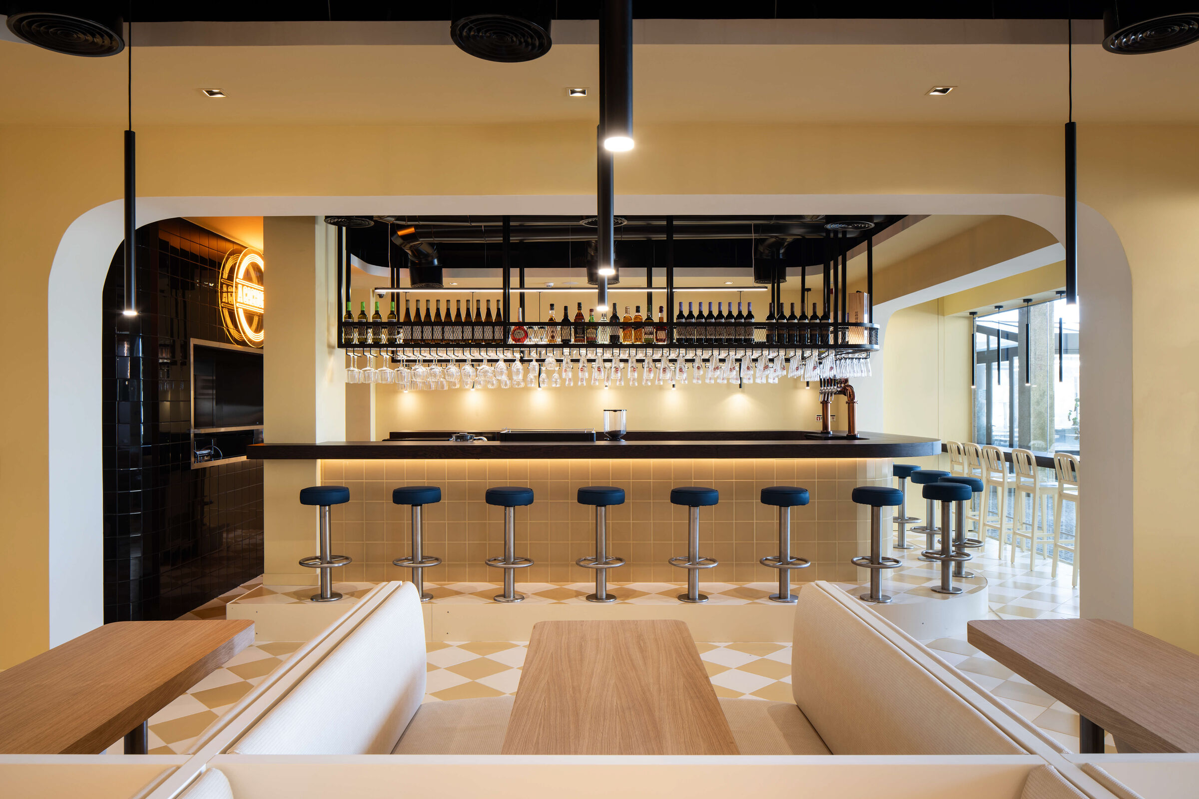 RM RESTAURANT&SNACK BAR | ESQVTA | Archello