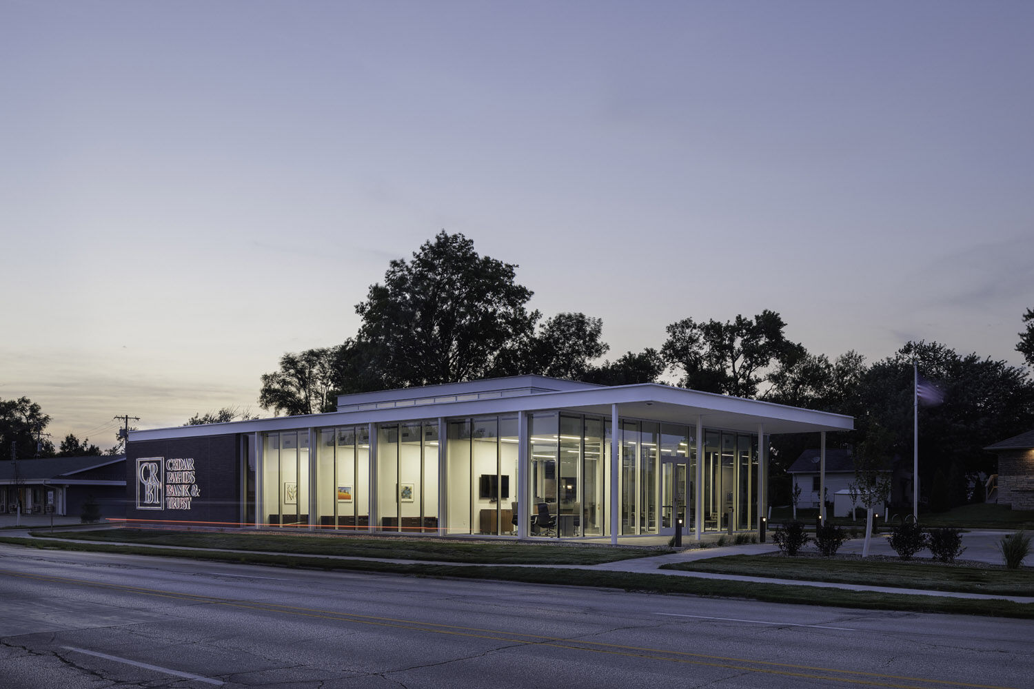 Cedar Rapids Bank and Trust - Marion Branch | OPN Architects | Archello