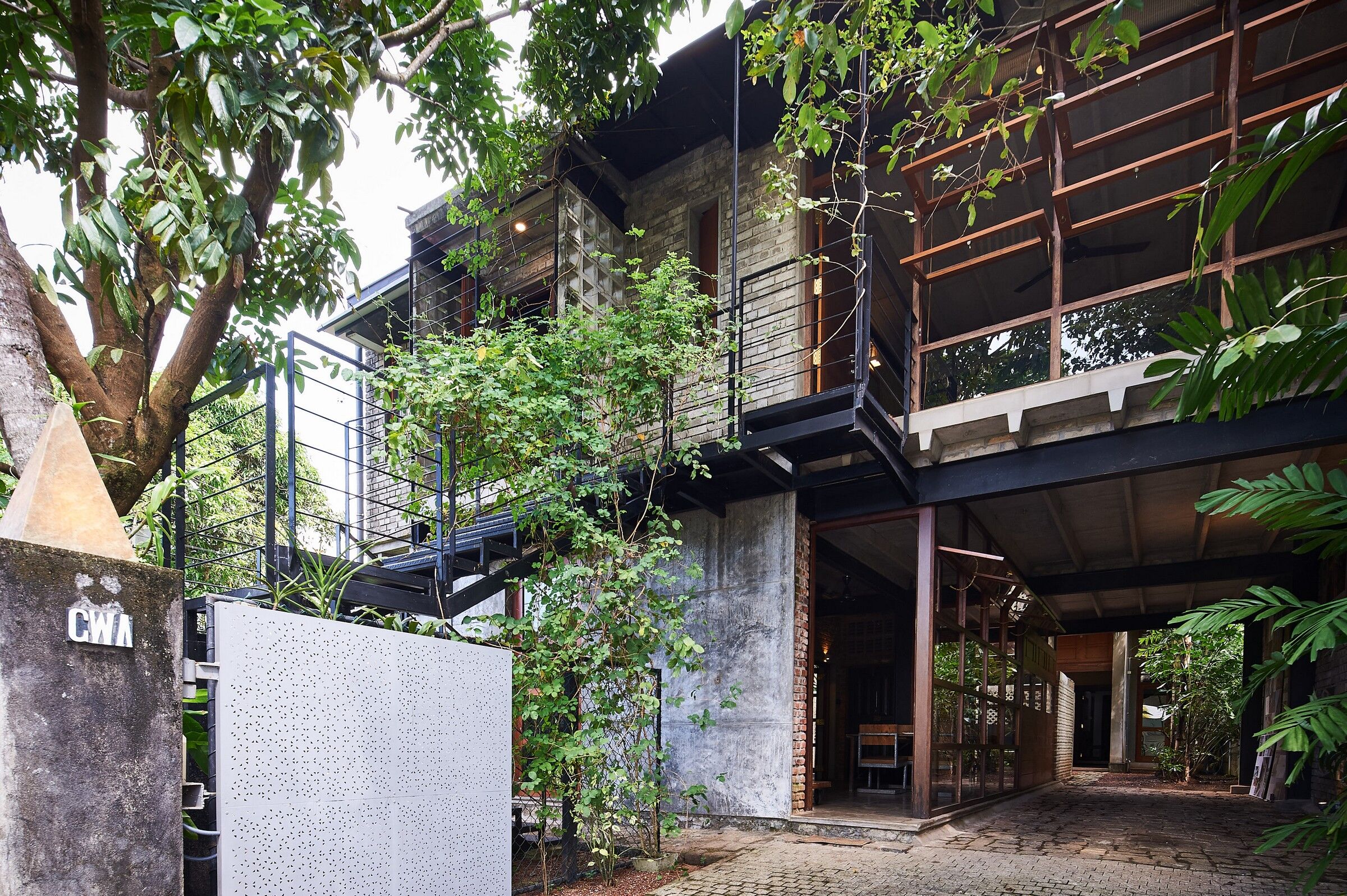 Clay Bricks & cement bricks House | Chinthaka Wickramage Associates ...