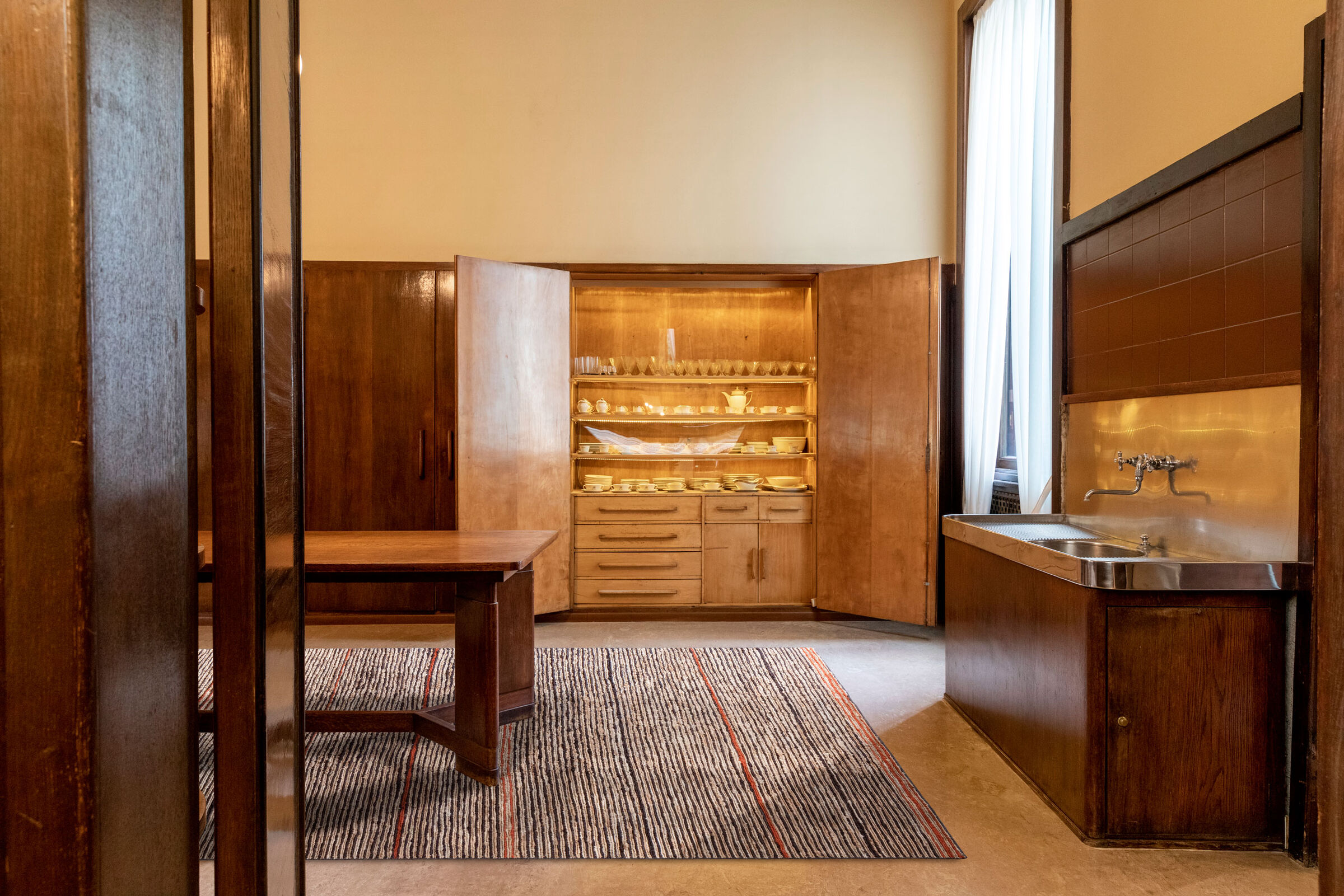 HIMALAYAN SKIN JUTE - HAND-KNOTTED VEGAN RUG by G.T.DESIGN | Archello