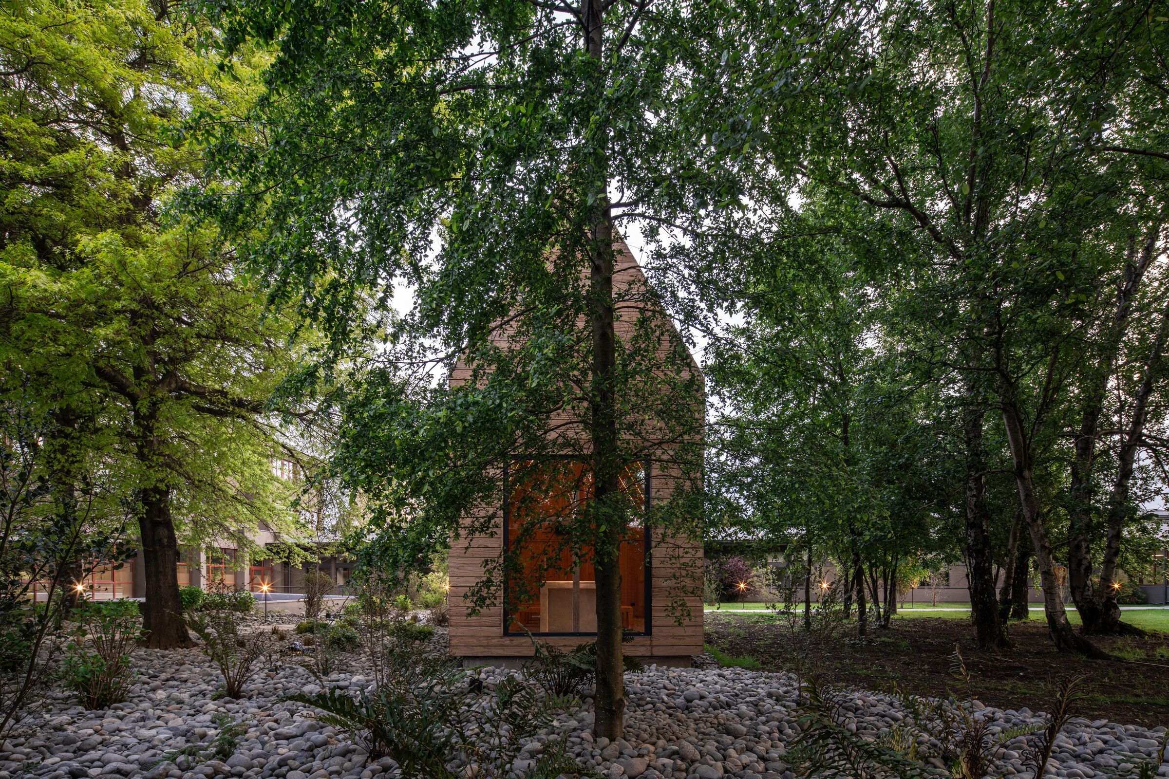 Capilla Clínica Alemana Osorno | AM Arquitectura | Archello