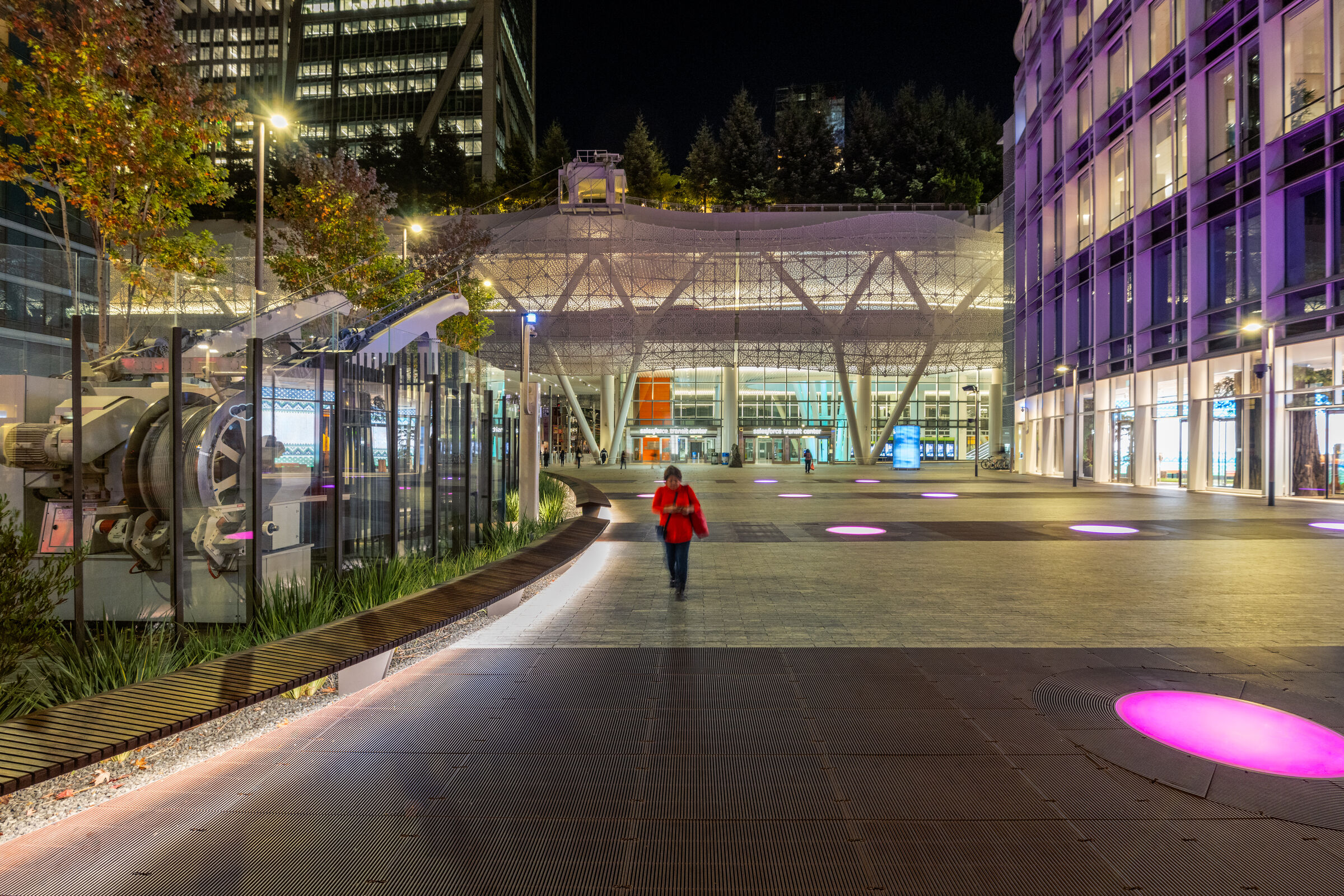 Salesforce Plaza | Landscape Forms | Archello