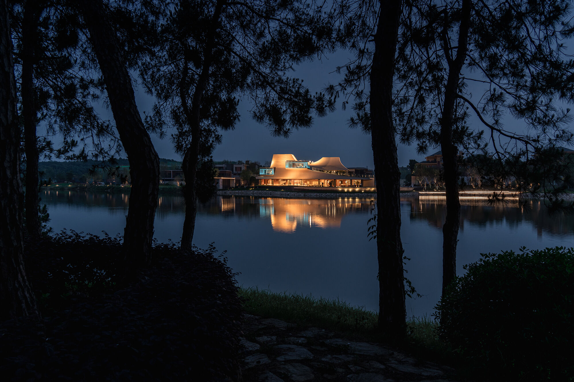 Atrium of Light: Community Center of Fragrant Lake | line+ | Archello