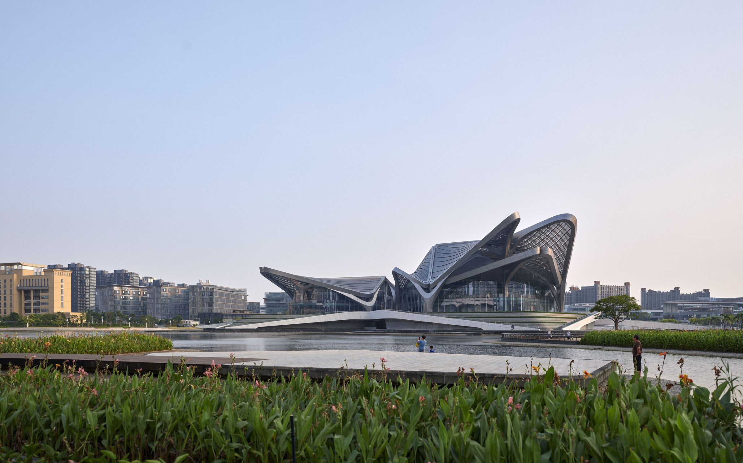 Gallery of Zaha Hadid Architects’ Zhuhai Jinwan Civic Art Centre echoes ...