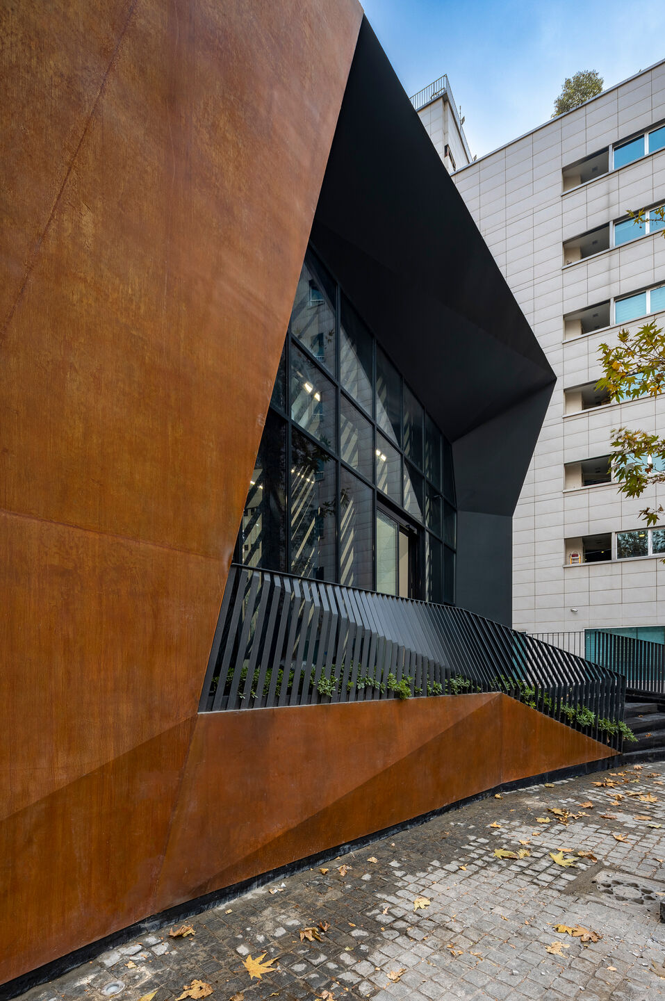 Gallery of Karafarin Bank | nextoffice | Media - 6