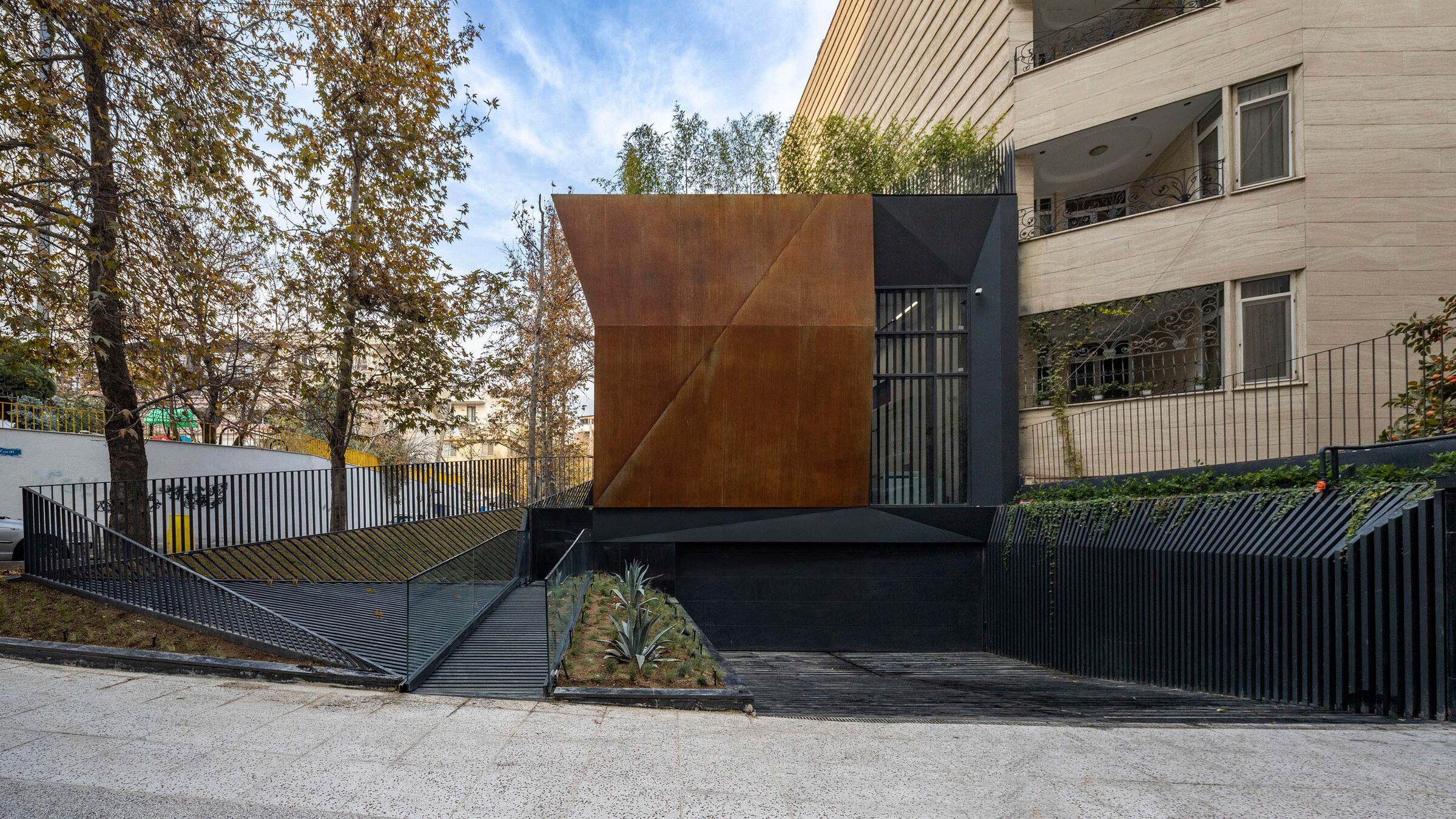 Karafarin Bank | nextoffice | Archello