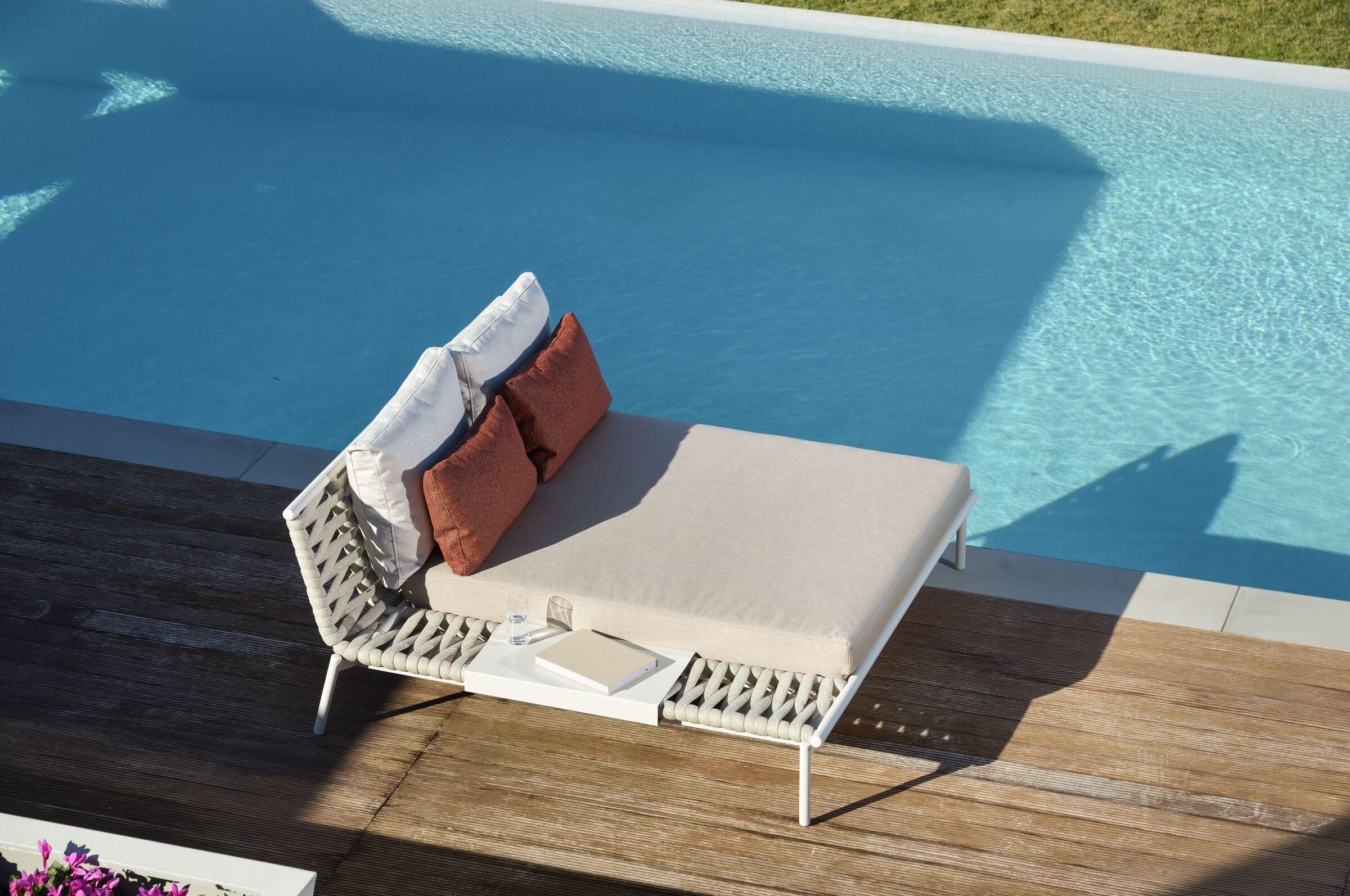 Naida Daybed by 10DEKA | Archello